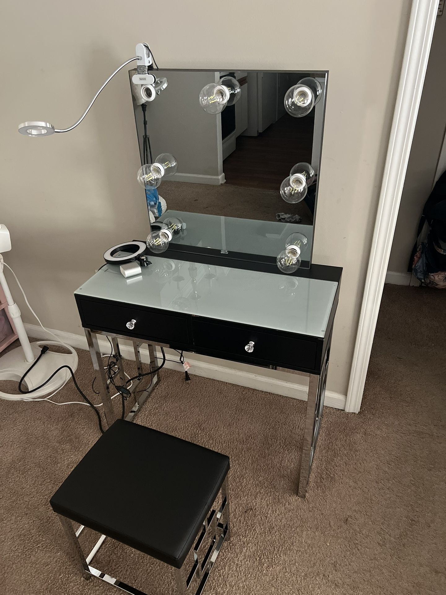 Vanity Table For Sale In Montgomery AL OfferUp
