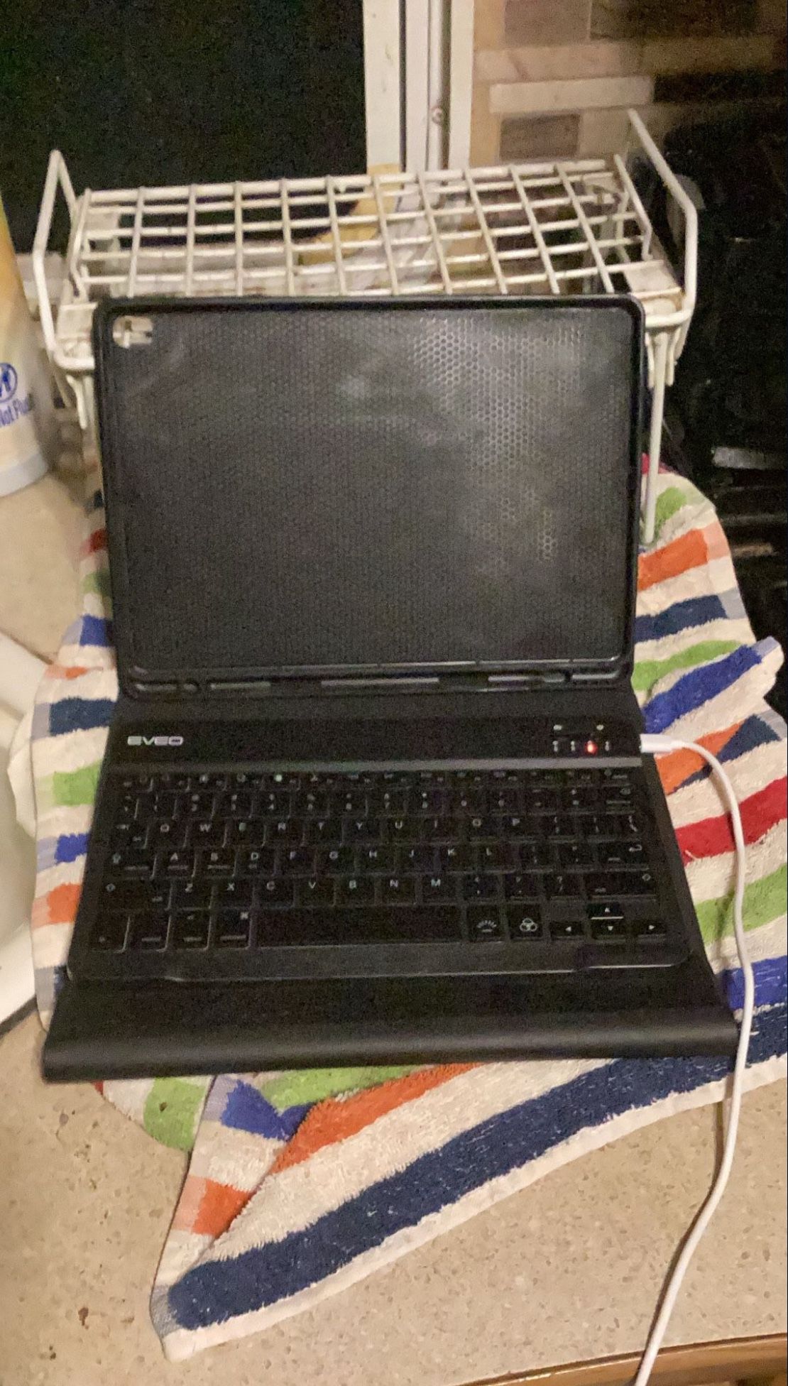 Eveo Bluetooth Keyboard/iPad Case for Sale in Salem, OR - OfferUp