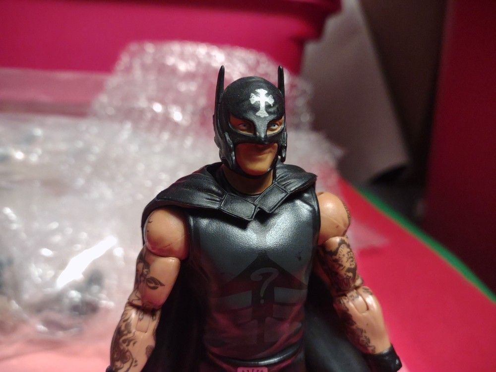 WWE Basic Battle Pack DC Batman Rey Mysterio With Cape Wrestling Action ...