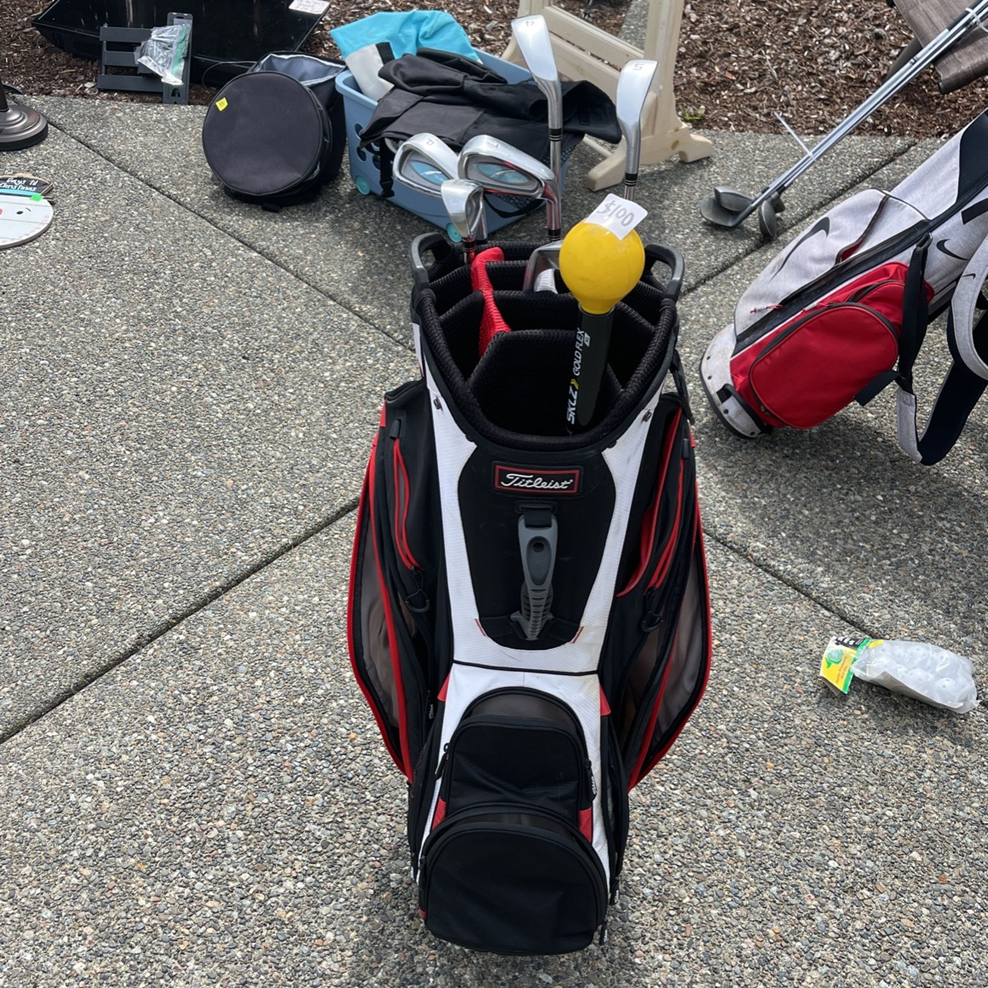 Titleist Pro Golf Bag And Fourteen Golf Clubs for Sale in Buckley, WA ...