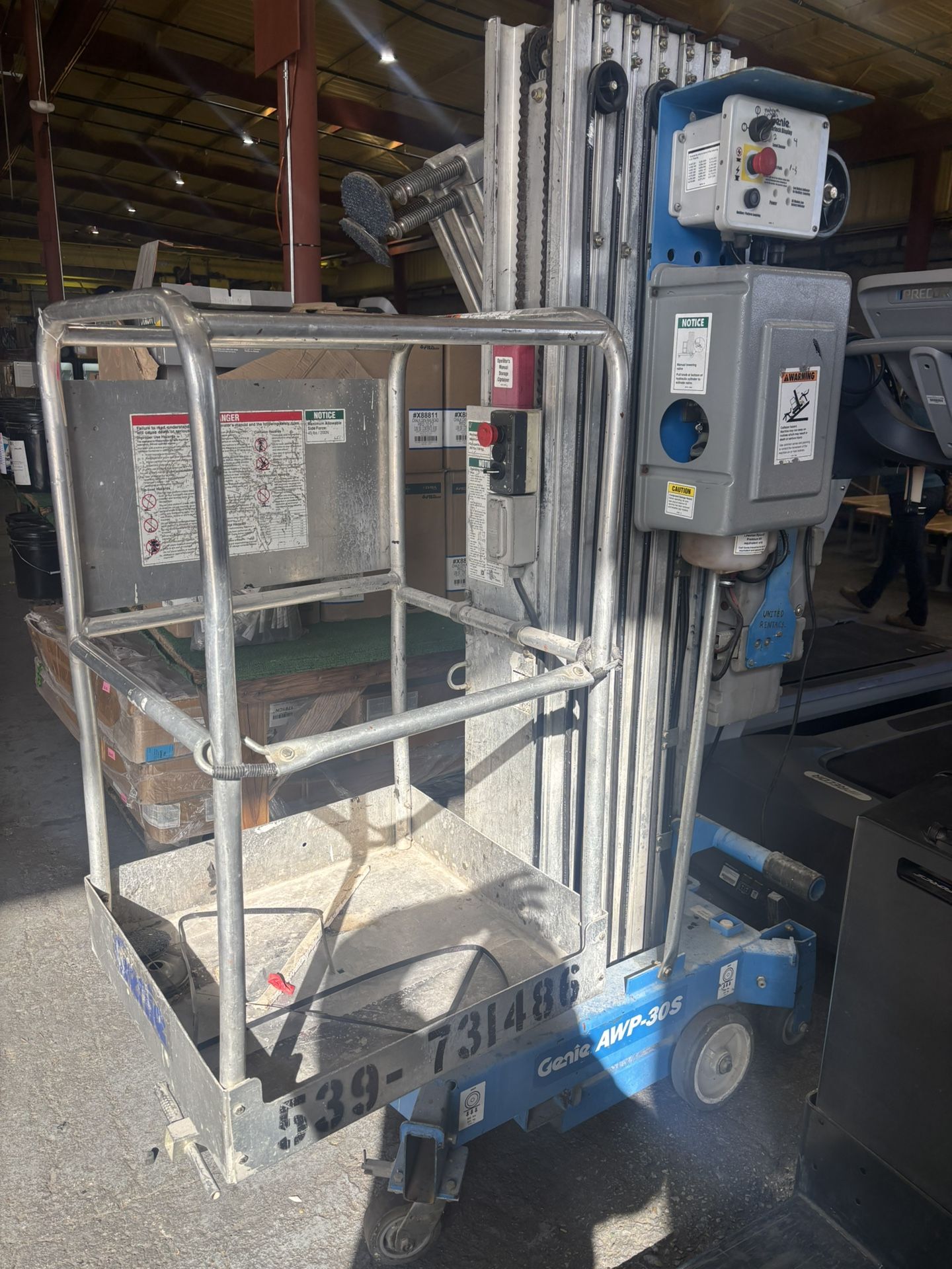 Genie Awp30s Push around Man Lift for Sale in Houston, TX - OfferUp