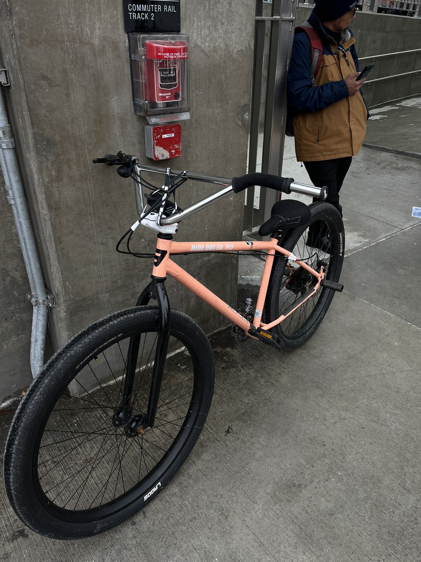 LIMITED EDITION PEACH 27.5 BOMMA 550. SEND TRADES AND OFFERS NEGOTIABLE ...