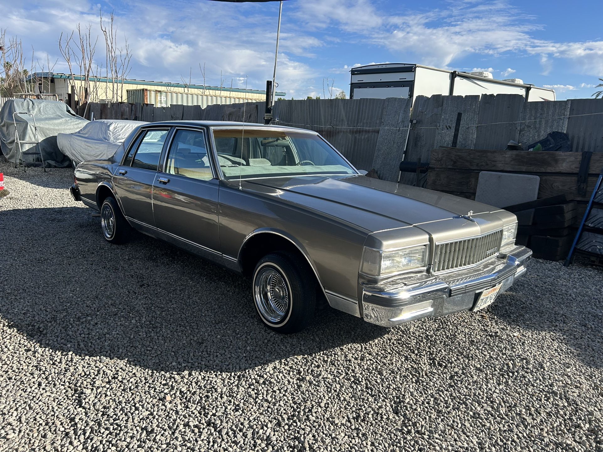 1987 Chevrolet Caprice for Sale in Jurupa Valley, CA - OfferUp