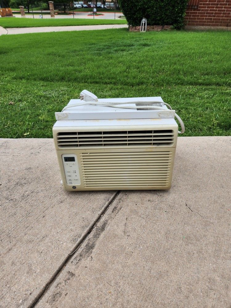 Ac Window Unit (Works Great) for Sale in Flower Mound, TX - OfferUp