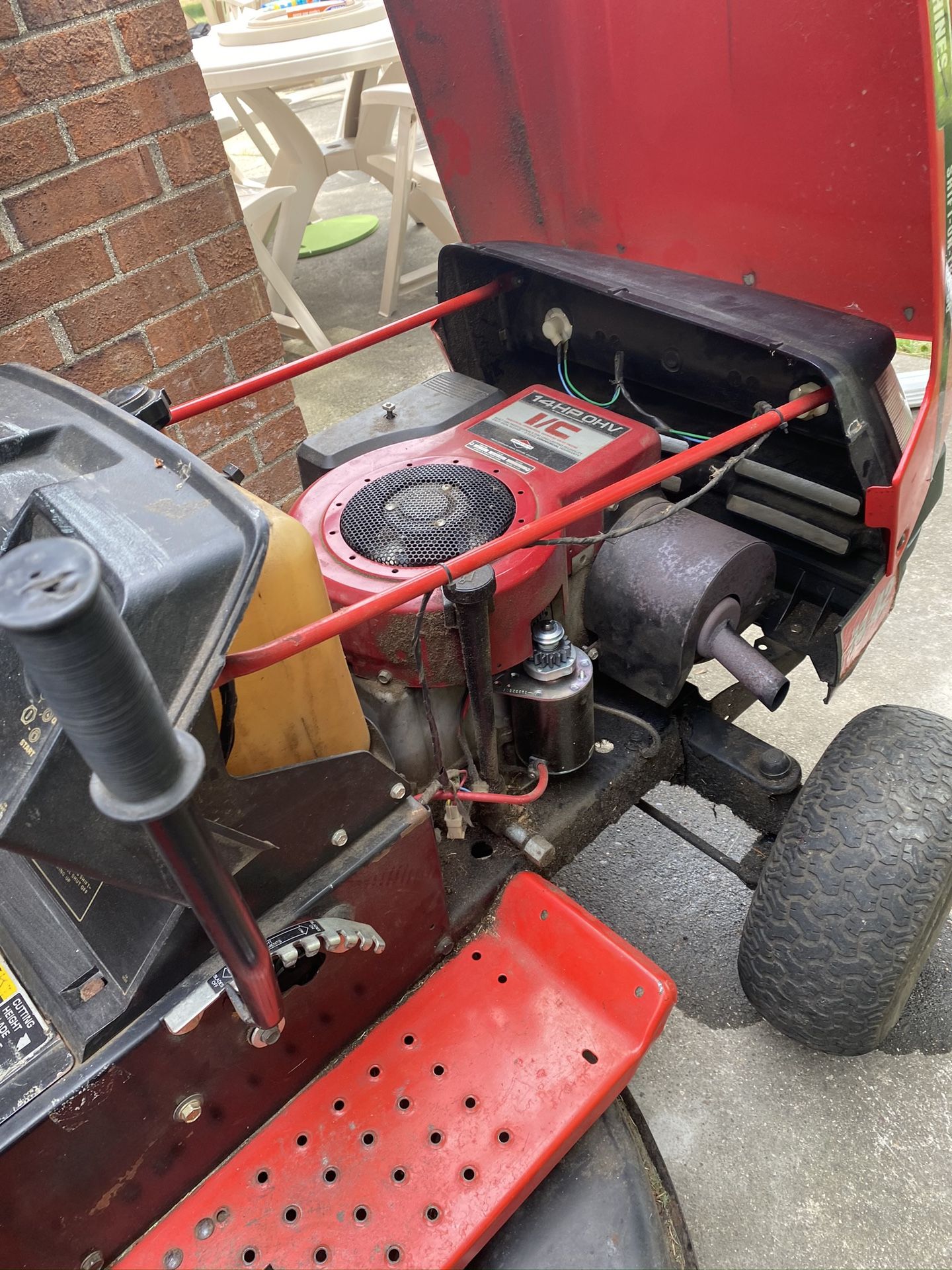 42” MTD Riding Lawn Mower for Sale in Troy, MI - OfferUp