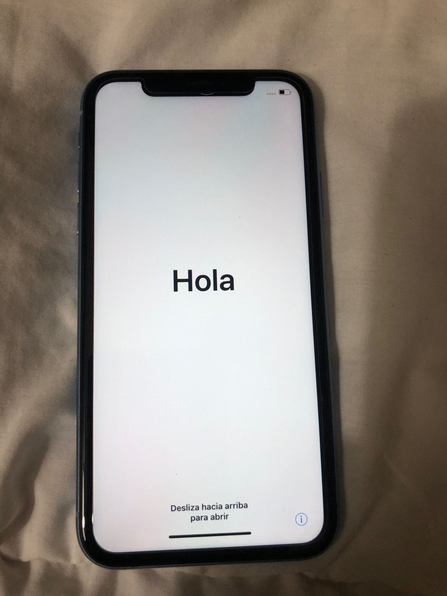 iPhone XR Good Condition works perfect , Bad ESM cloud locked Phone is ...