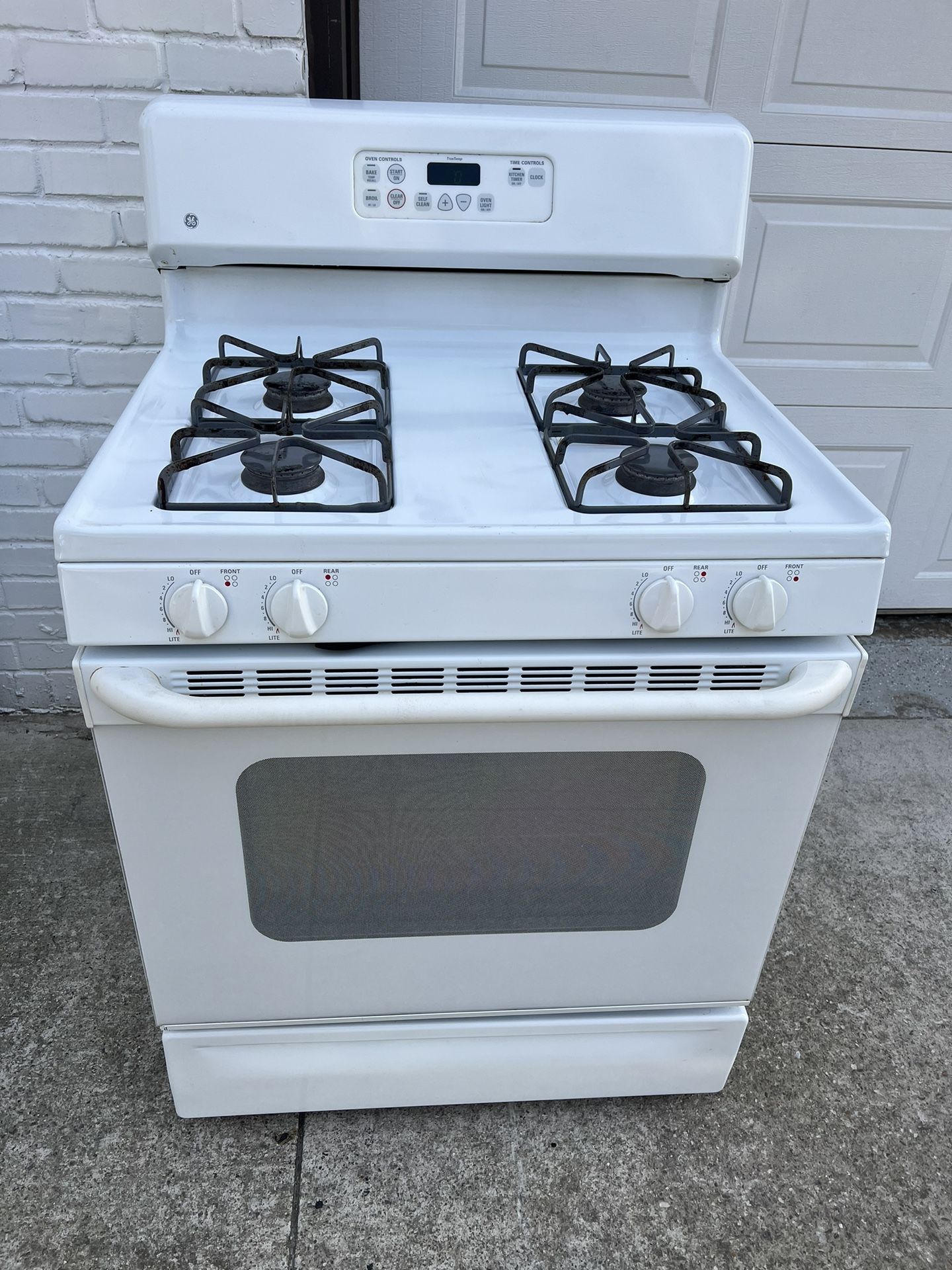 GE Gas white stove in good working conditions $199 CAN DELIVER! for ...