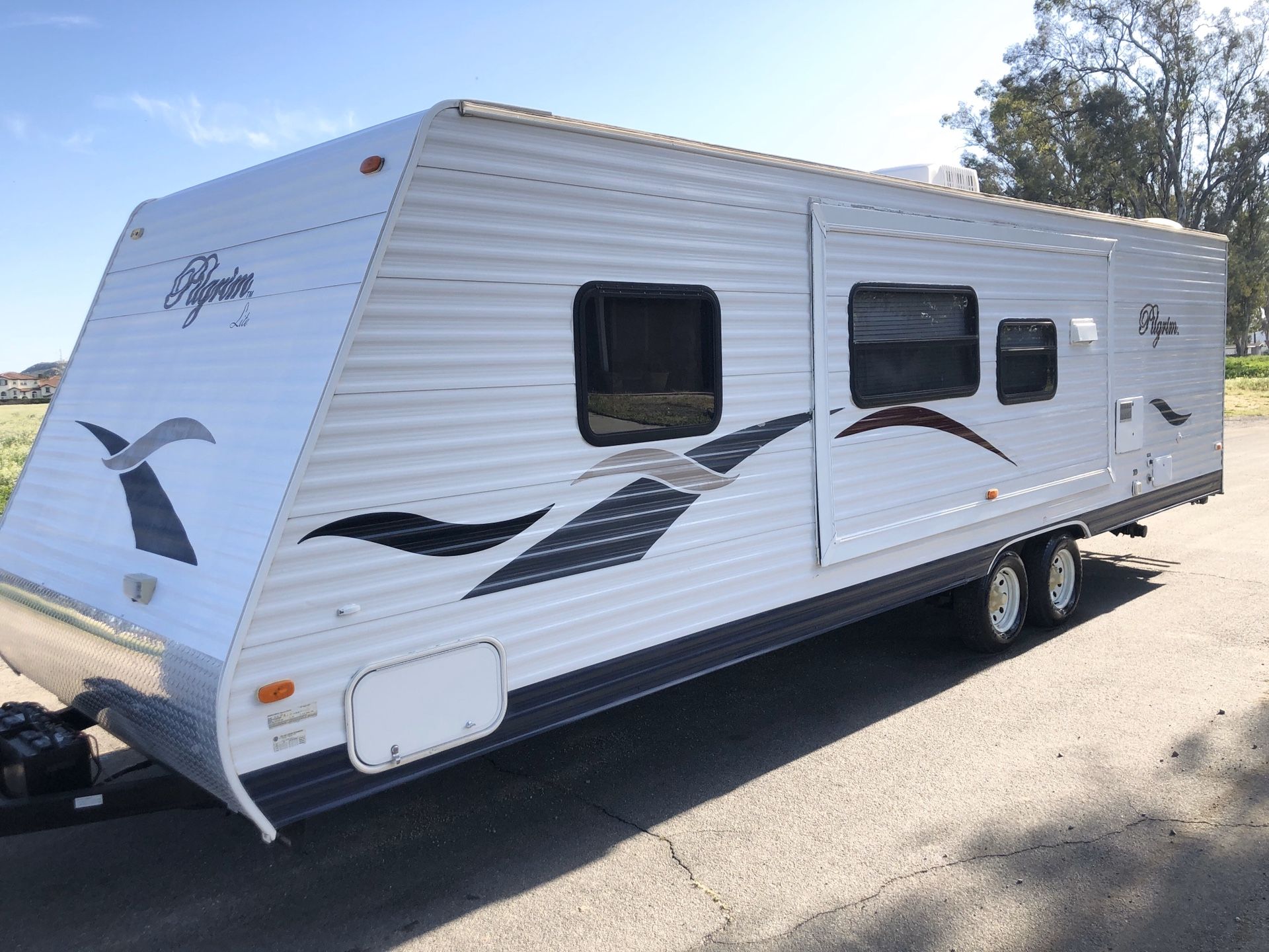 2007 pilgrim lite 28FT with a 10Ft Slide out for Sale in Menifee, CA ...