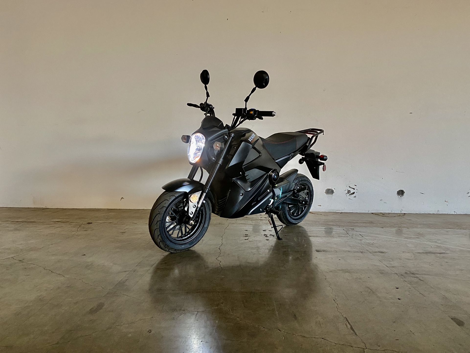 Electric Motorcycle Vader 2000W Venom E-X20 72V Automatic Electric Bike ...