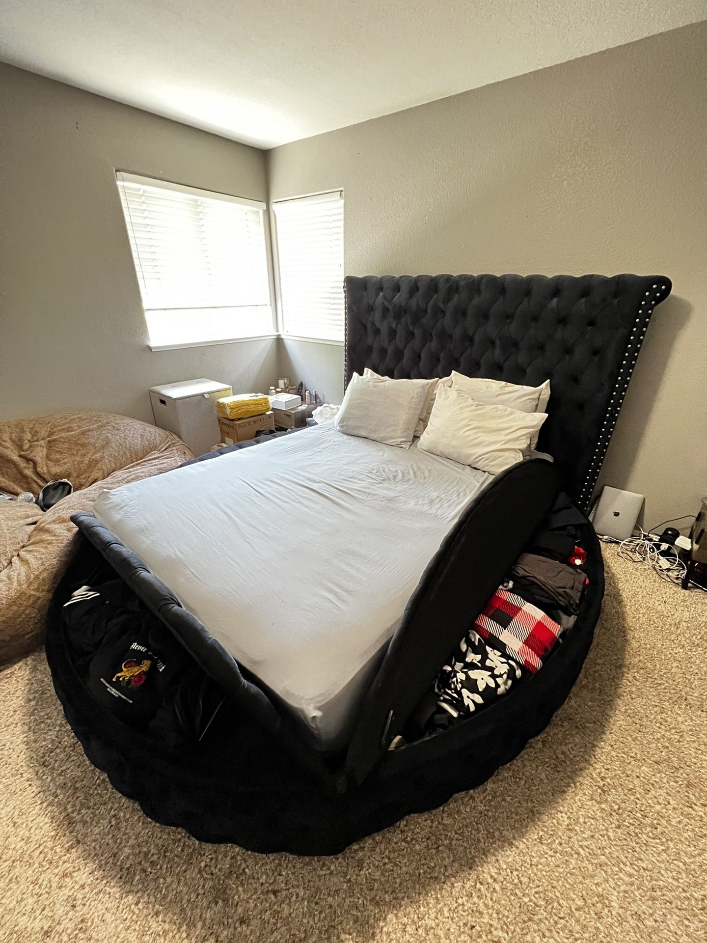 Upholstered Queen Storage Bed for Sale in Roseville, CA - OfferUp