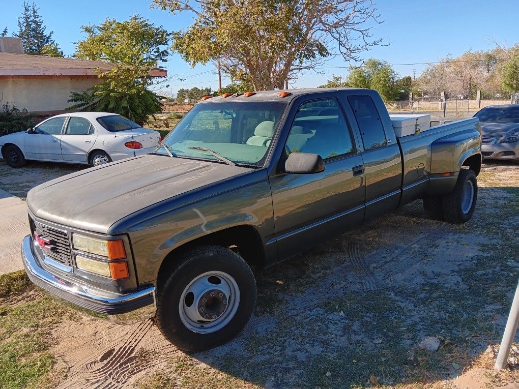 2000 GMC C3500 for Sale in Juniper Hills, CA - OfferUp