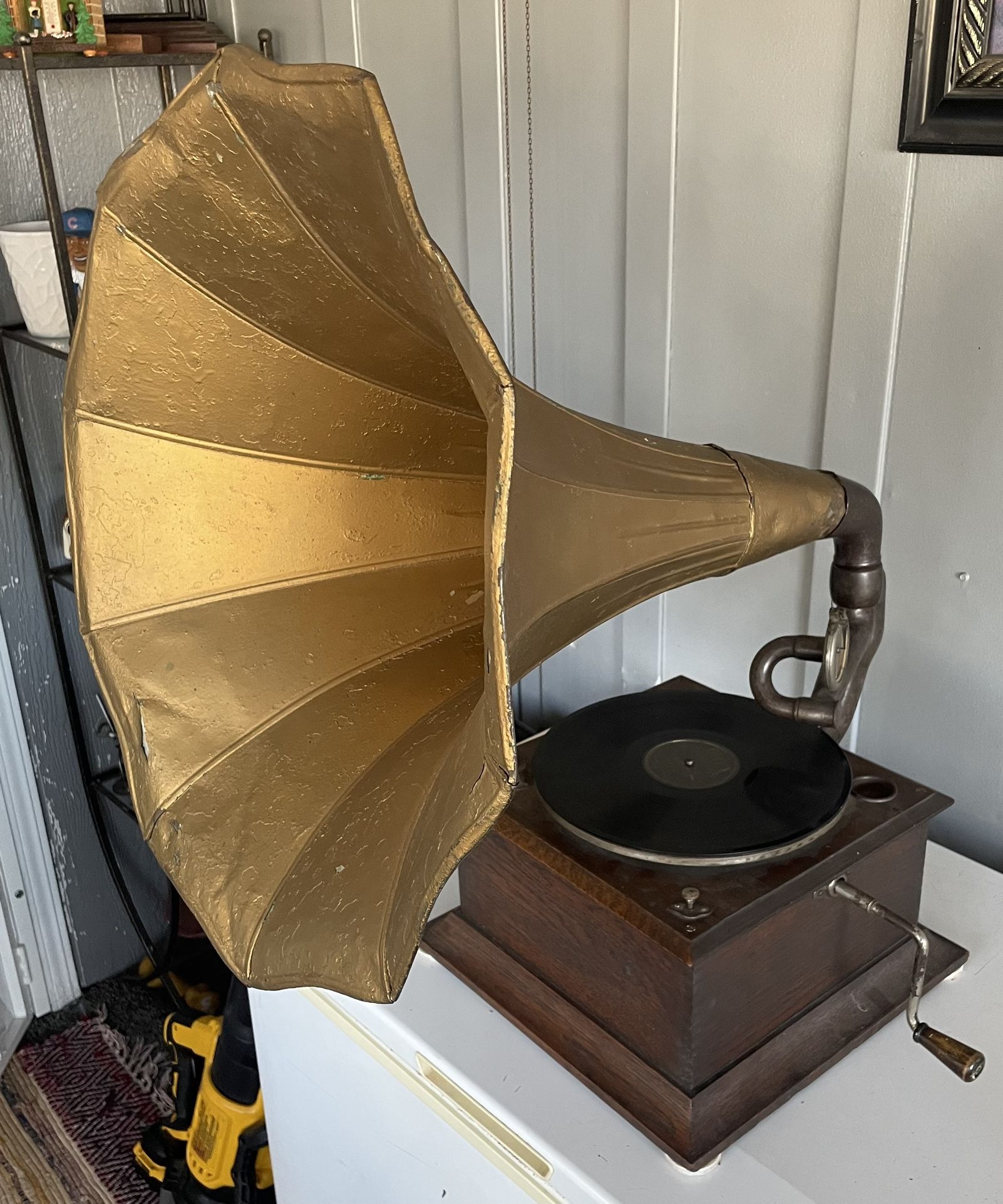 Antique Crank Gramophone Phonograph Record Player Turntable for Sale in ...