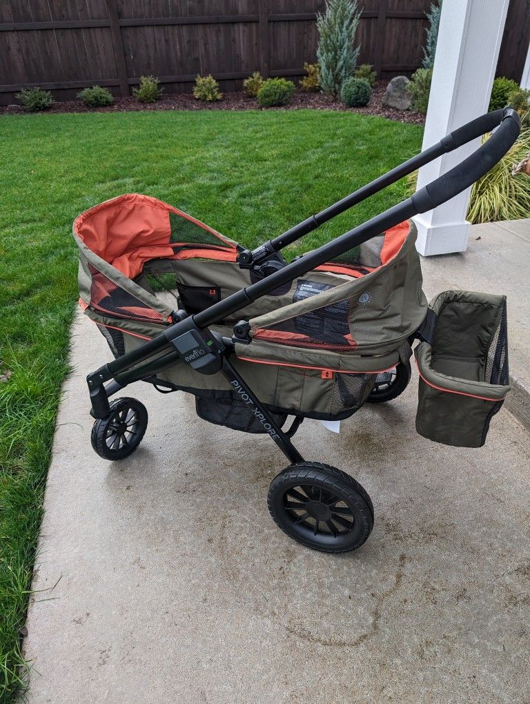Evenflo Pivot Explore Wagon for Sale in La Center, WA - OfferUp