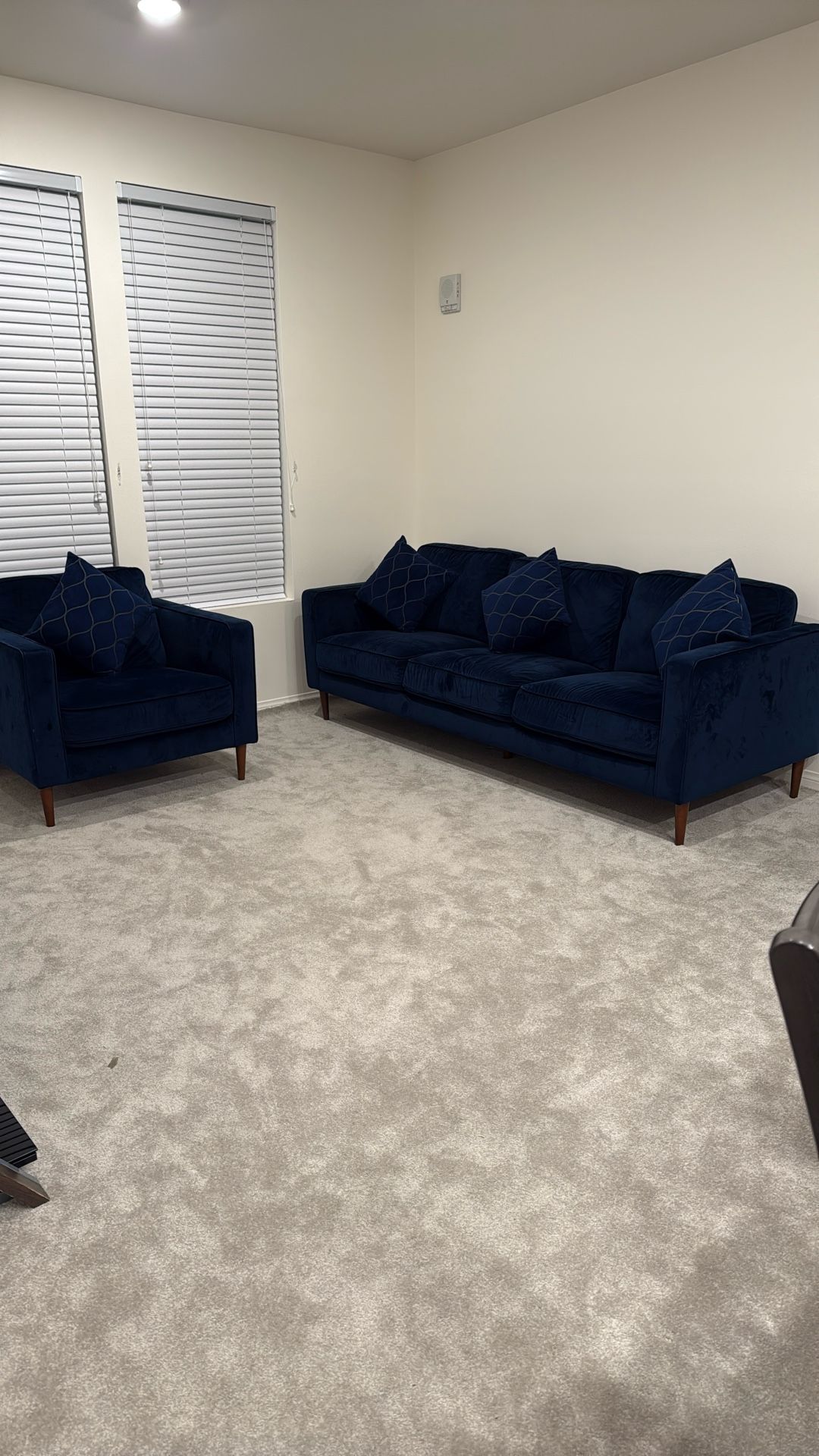 For Sale: Couch in Excellent Condition Comfortable and stylish couch ...