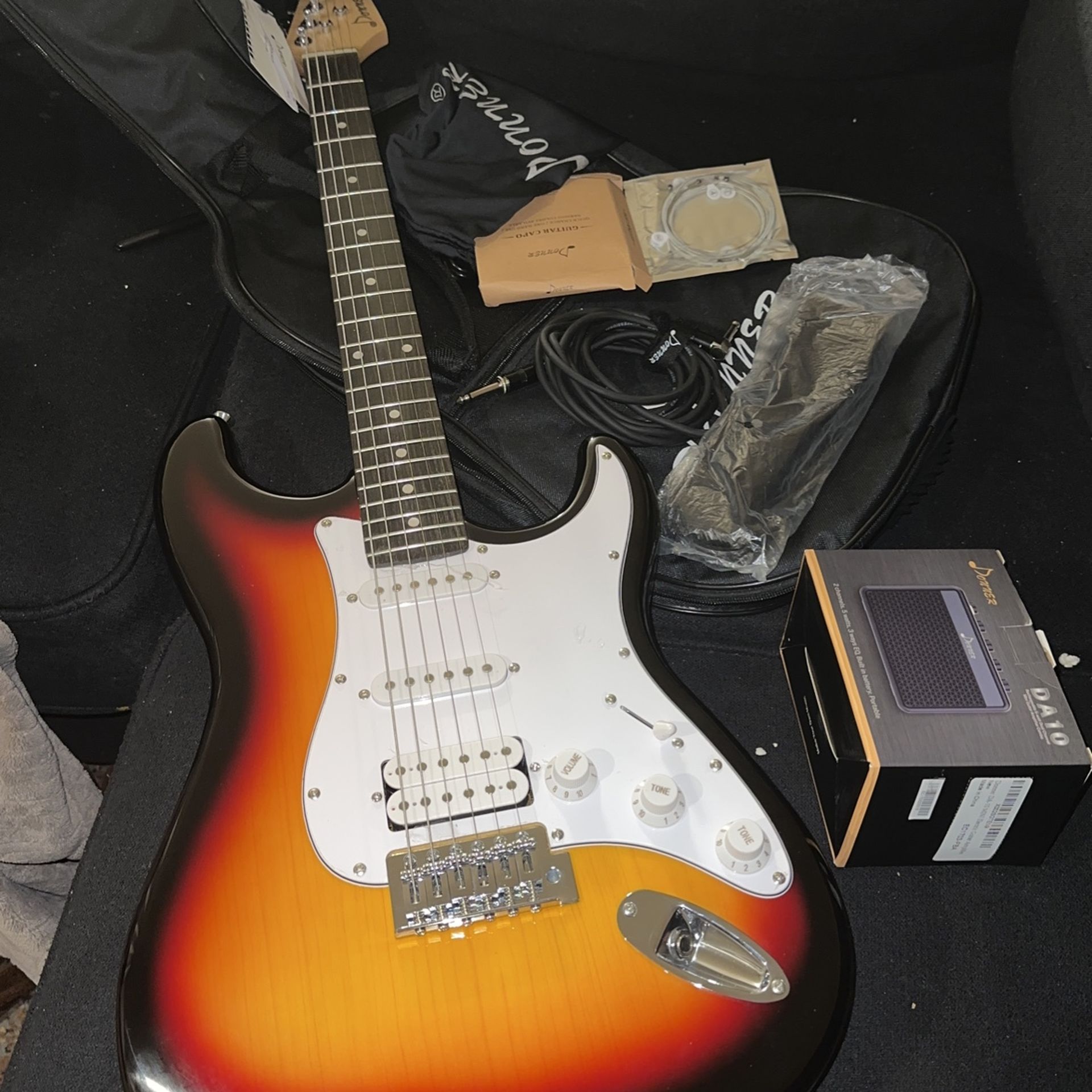 Donner 39 Inch Electric Quitar for Sale in Puyallup, WA - OfferUp