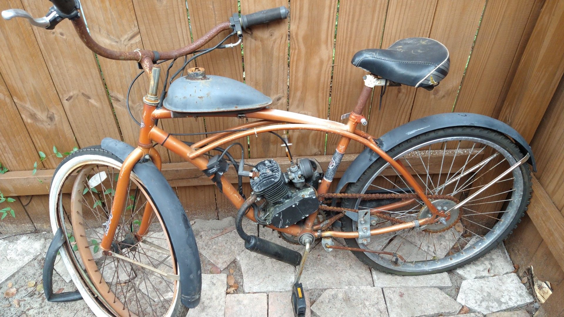 Huffy bicycle whit gasoline motor for Sale in Lockhart, FL - OfferUp
