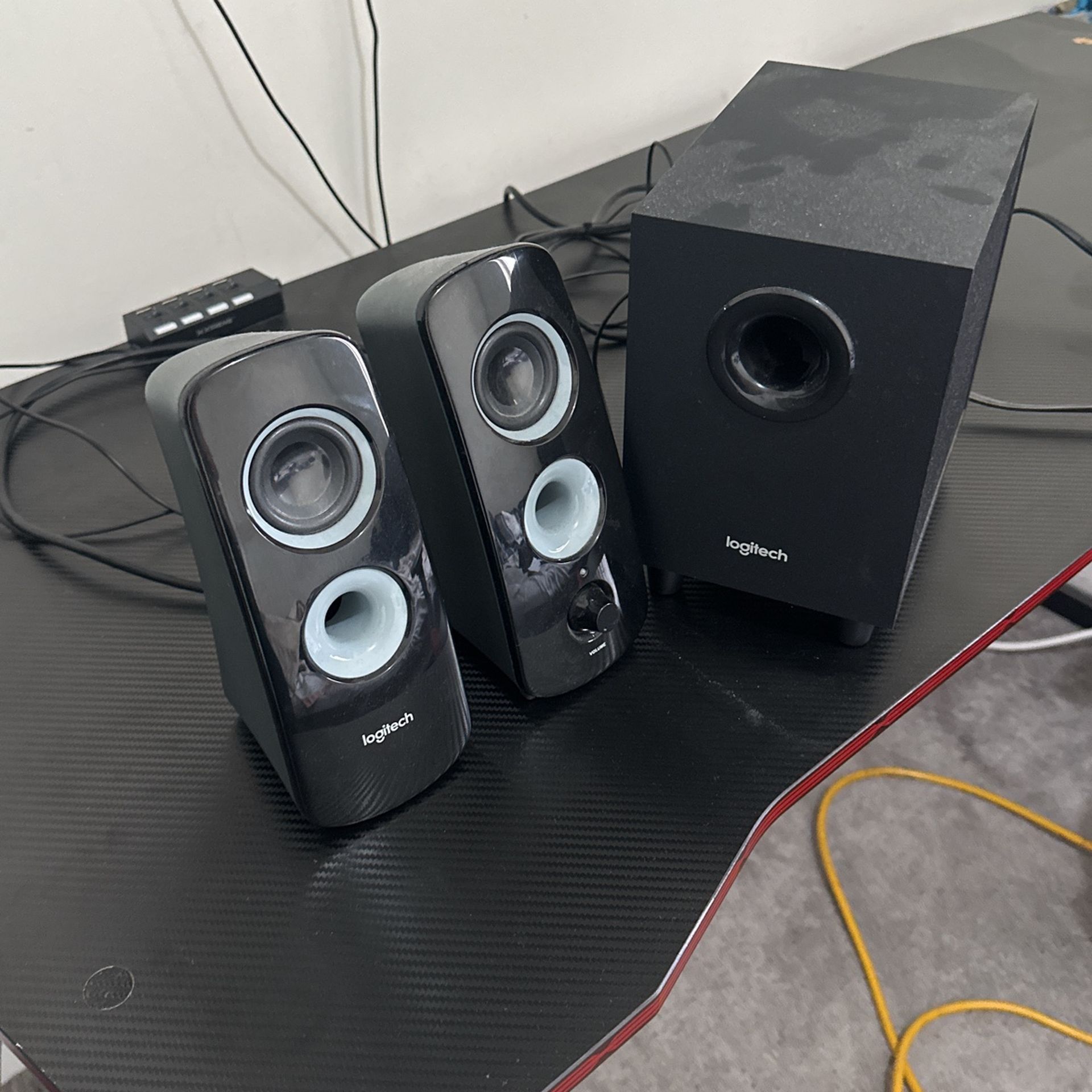 Logitech Speaker For Monitor Or Play for Sale in Medley, FL - OfferUp