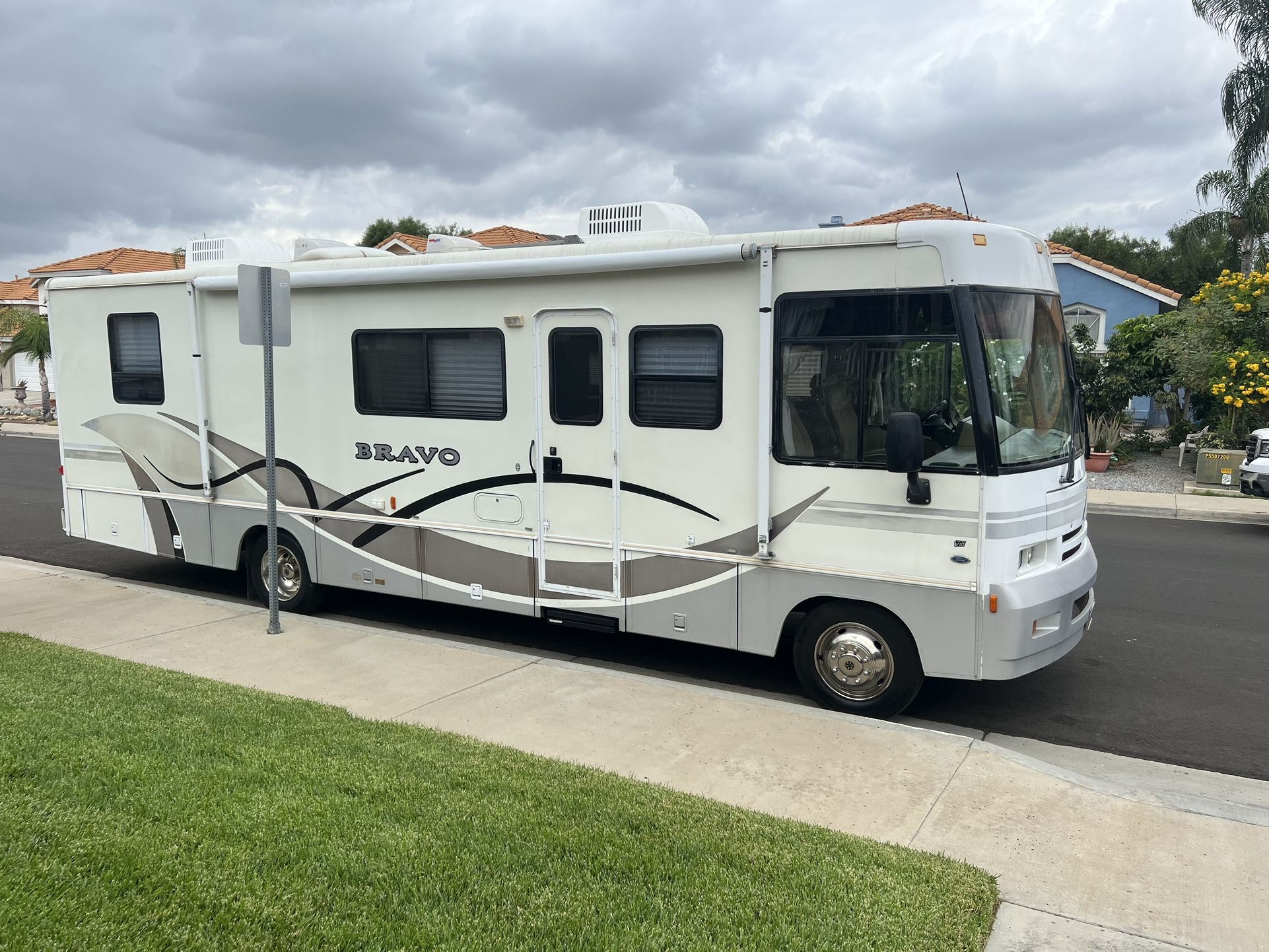 98 Winnabego Brave for Sale in Moreno Valley, CA - OfferUp