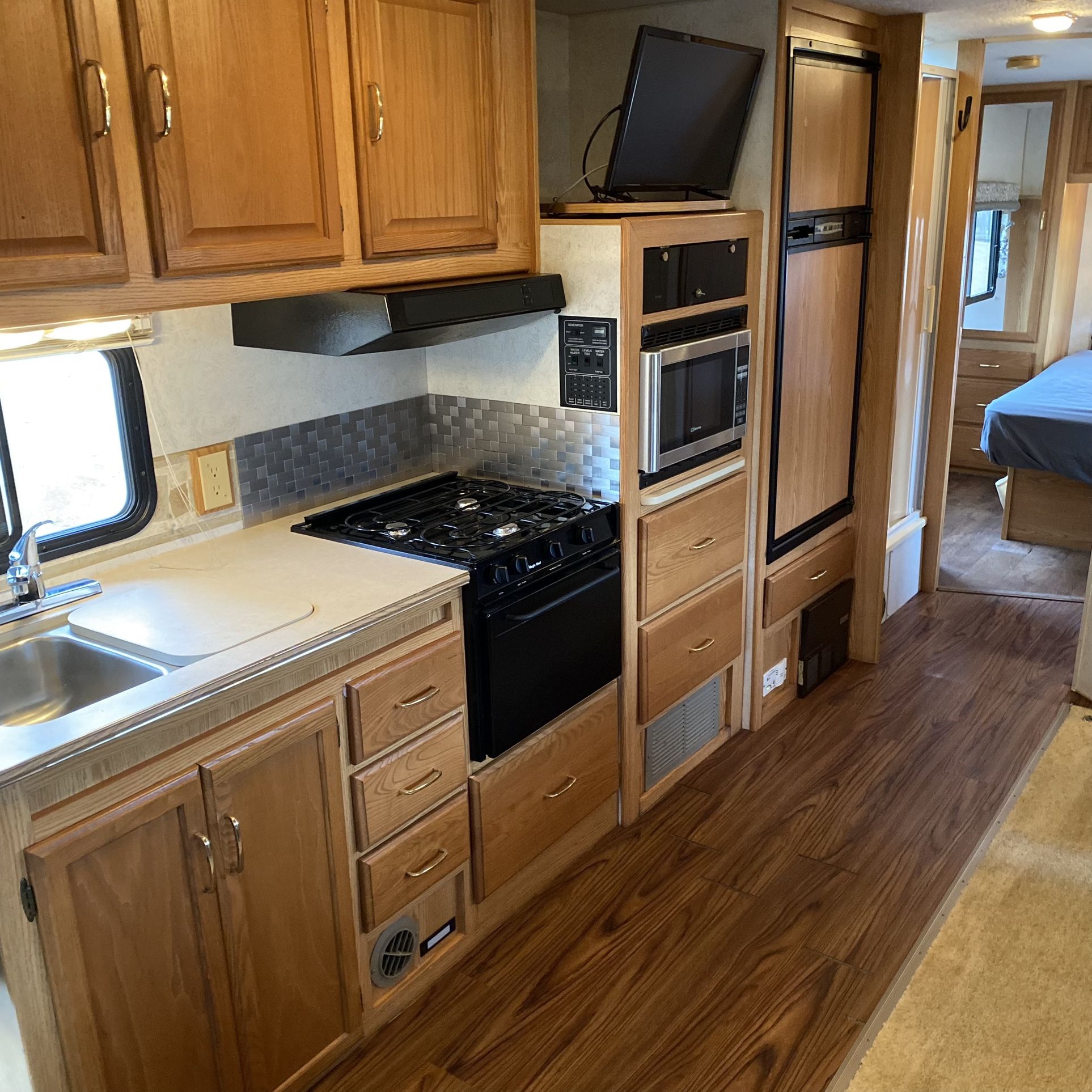 Winnebago Minnie 31 Ft Large Slide Out Runs excellent for Sale in El ...