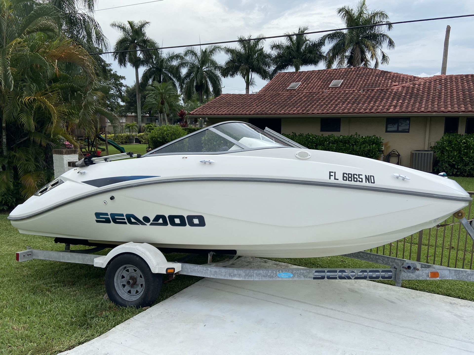 2006 Seadoo challenger 18ft jet boat. 215 hp 4 stroke for Sale in LAUD ...