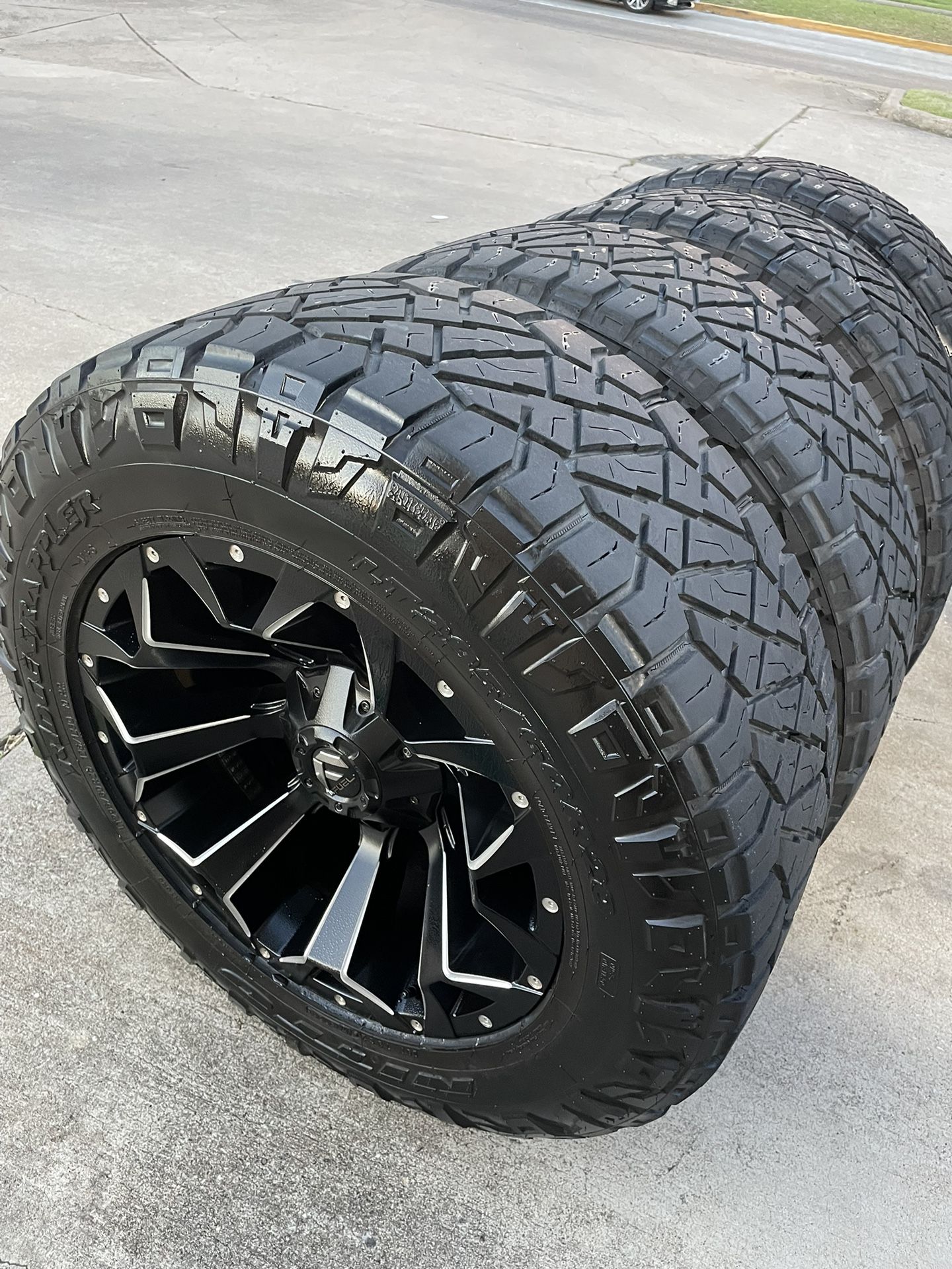 Rines Universales De 5 Virlos Toyota Tundra 20x10 for Sale in Houston ...