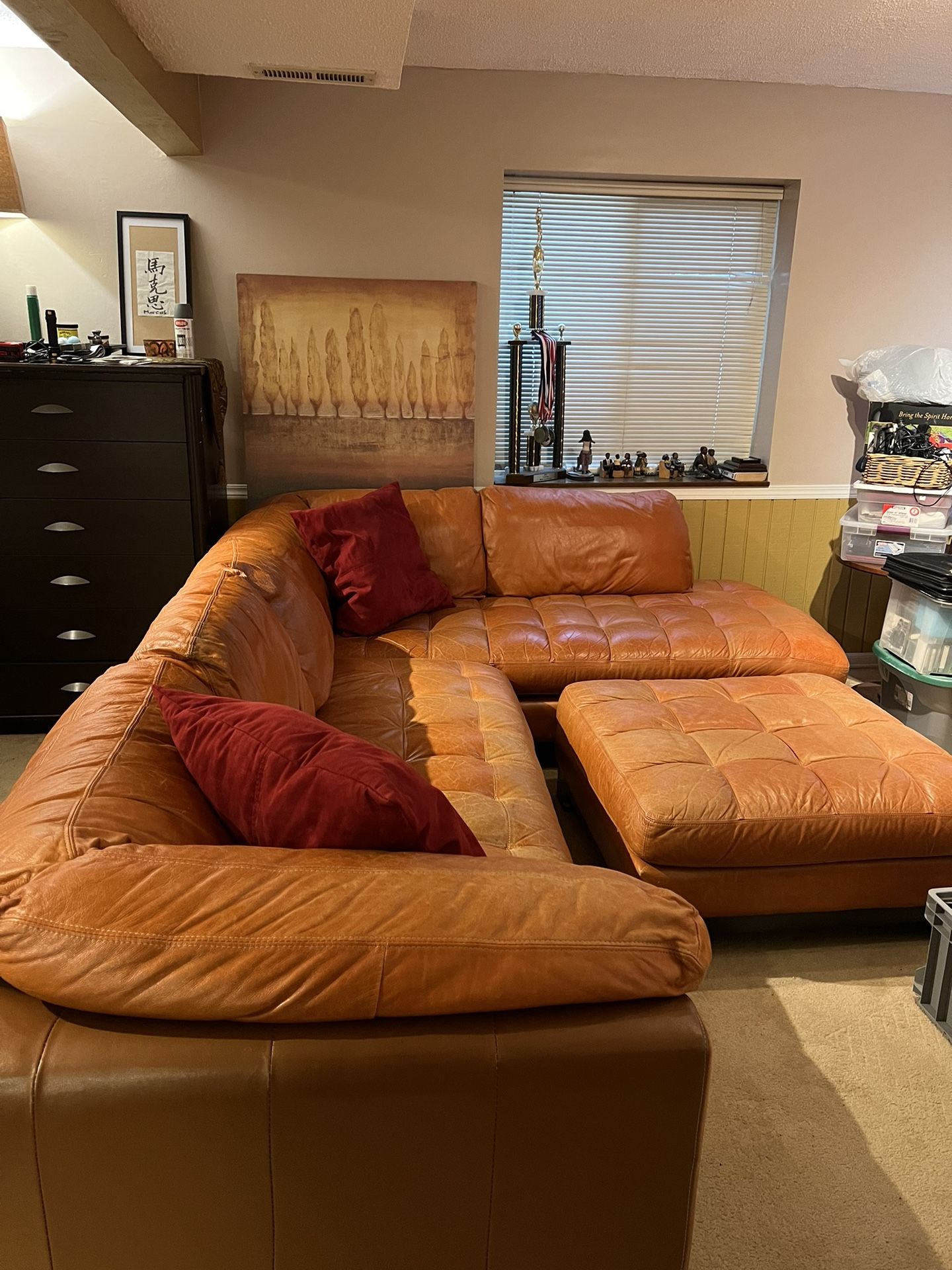 Soft Italian Leather Sectional And Ottoman for Sale in Kent, WA - OfferUp
