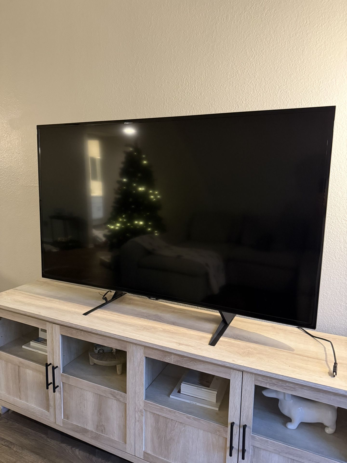 55inch Samsung Tv (Pick Up Pending) for Sale in Grand Terrace, CA - OfferUp