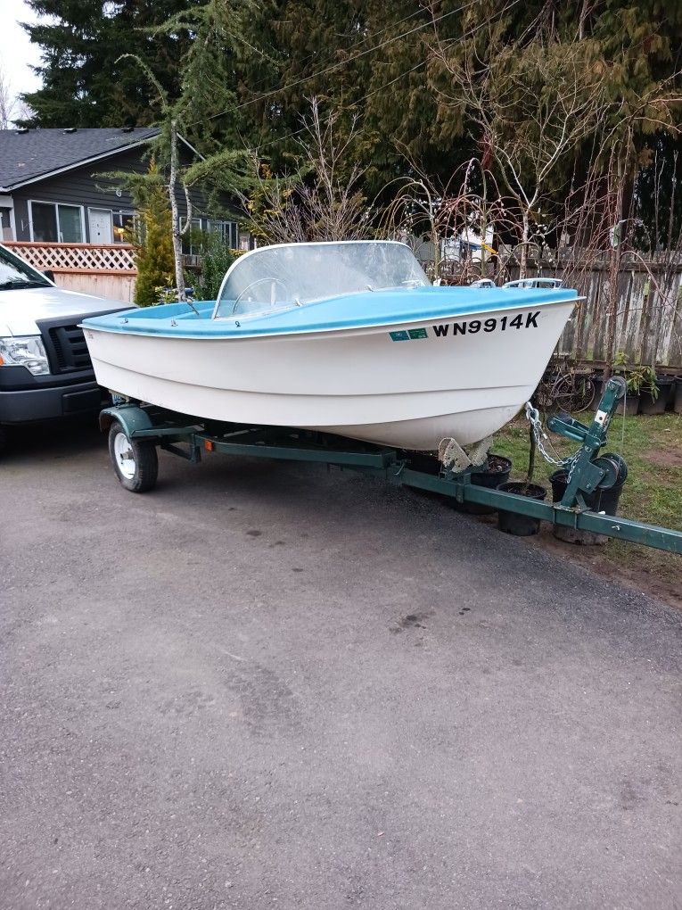12 Ft Fiberglass Boat With The Trailer Title In Hand Perfect Size ...