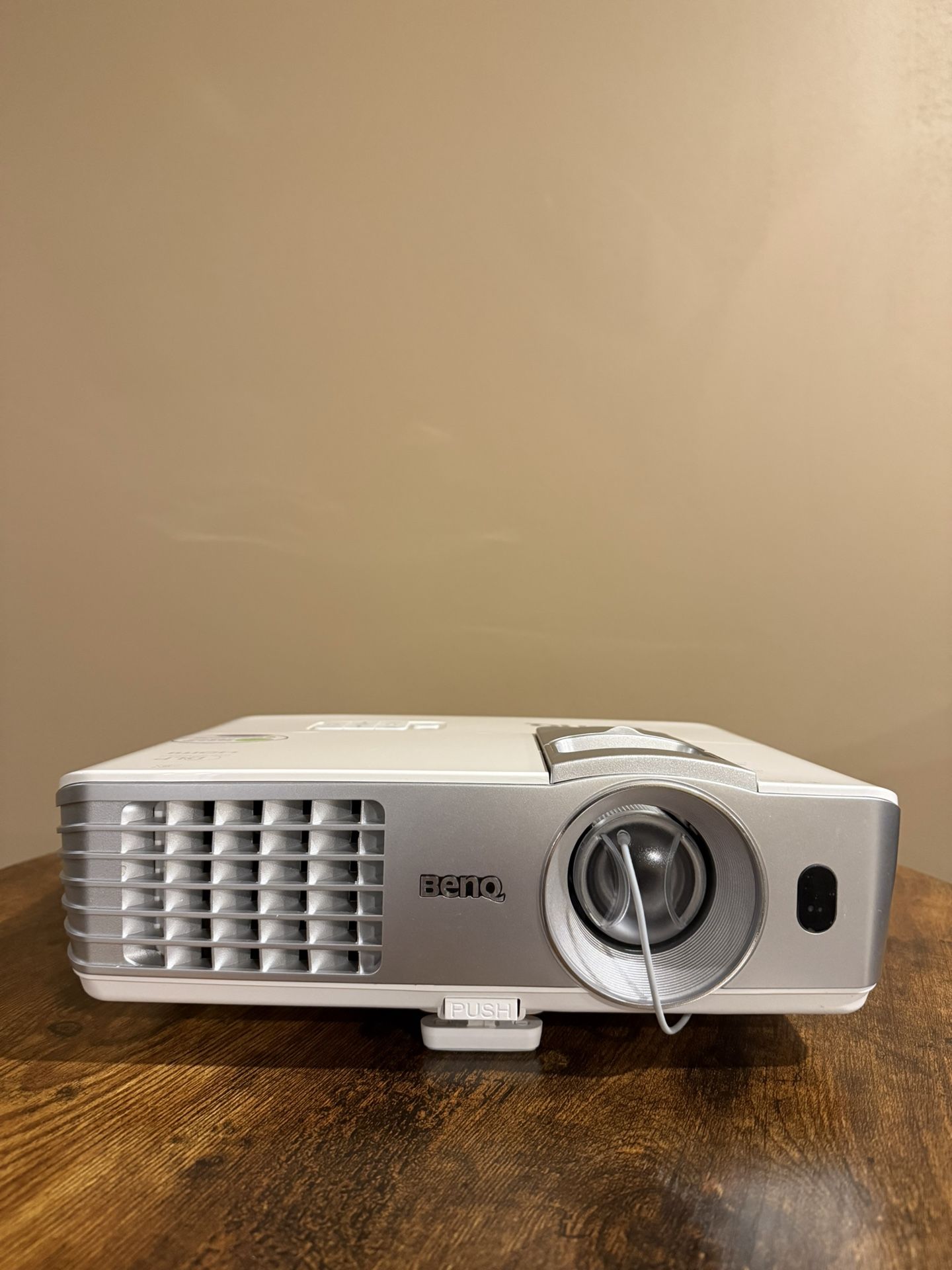 BENQ Projector W1070 Model for Sale in Smyrna, DE - OfferUp