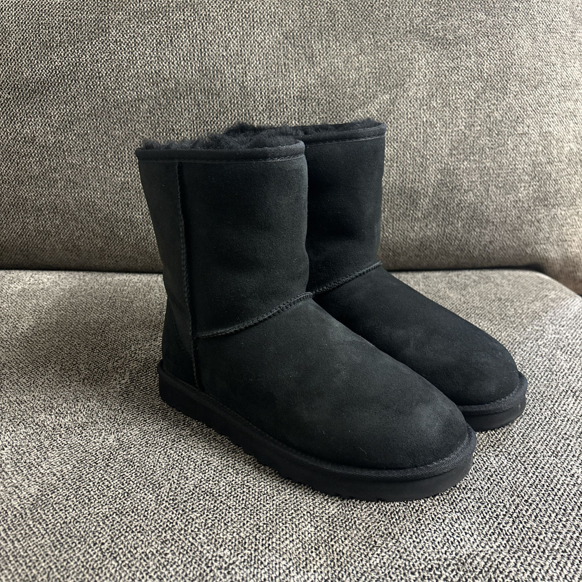 Black Medium Uggs for Sale in Lynwood, CA - OfferUp