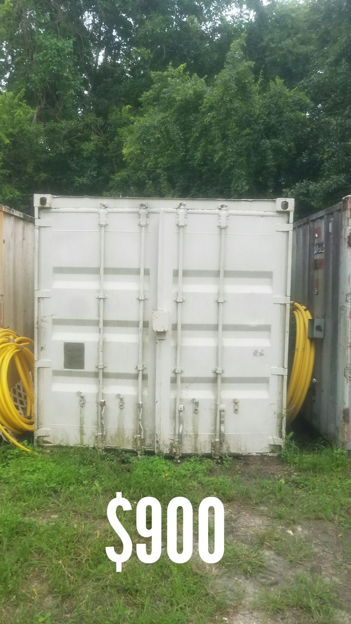 20 FT SHIPPING CONTAINER WITH CONTENTS, CONTENEDOR DE 20 PIES. SERIOUS ...