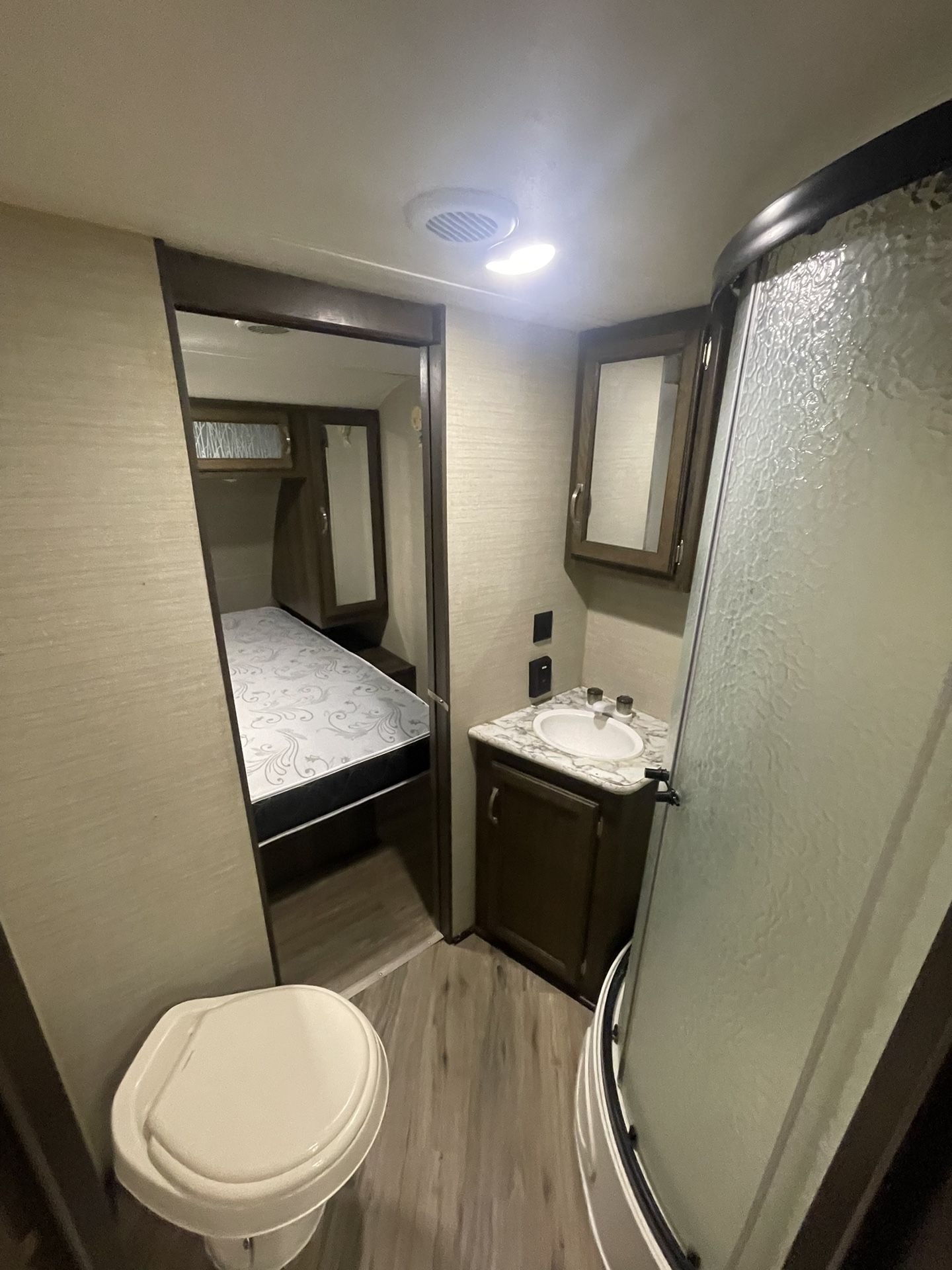2019 Keystone Bullet RV Ultra Lite Edition. for Sale in Mesa, AZ - OfferUp