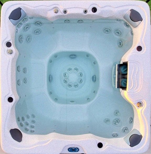 Beautiful & large 2015 Gradskog hot tub by Maax /spa/jacuzzi for sale ...