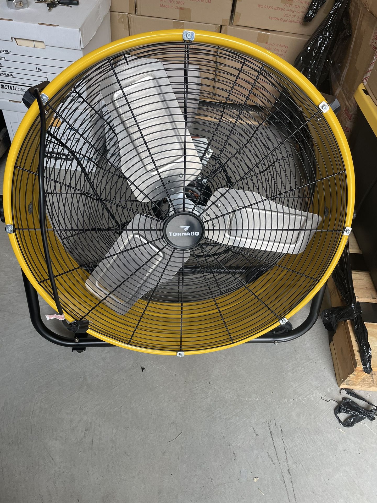 24 Inch Floor Fan for Sale in La Mesa, CA - OfferUp
