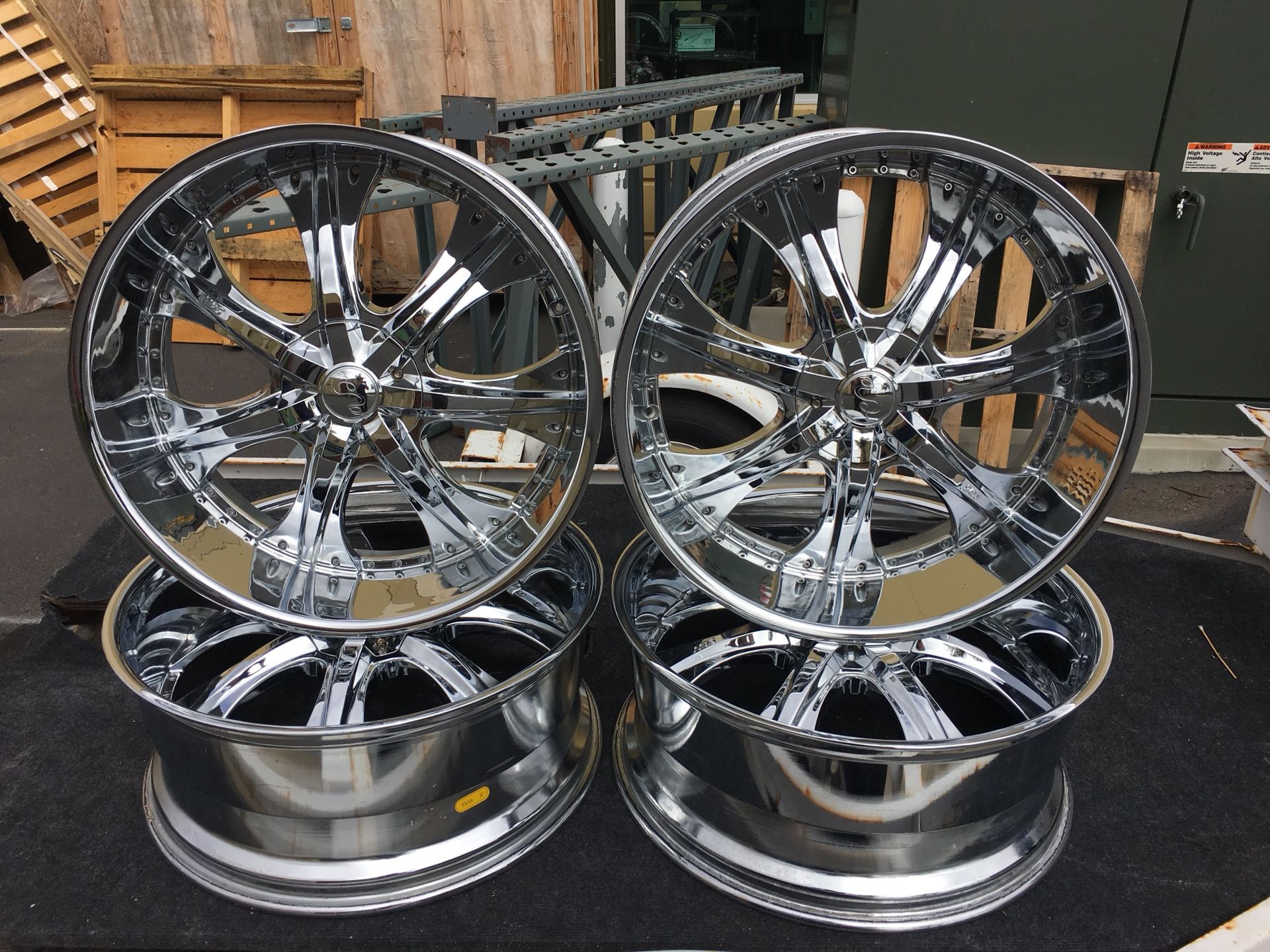 24” U2 35 Chrome 24x9+15 wheels for Sale in Vista, CA - OfferUp