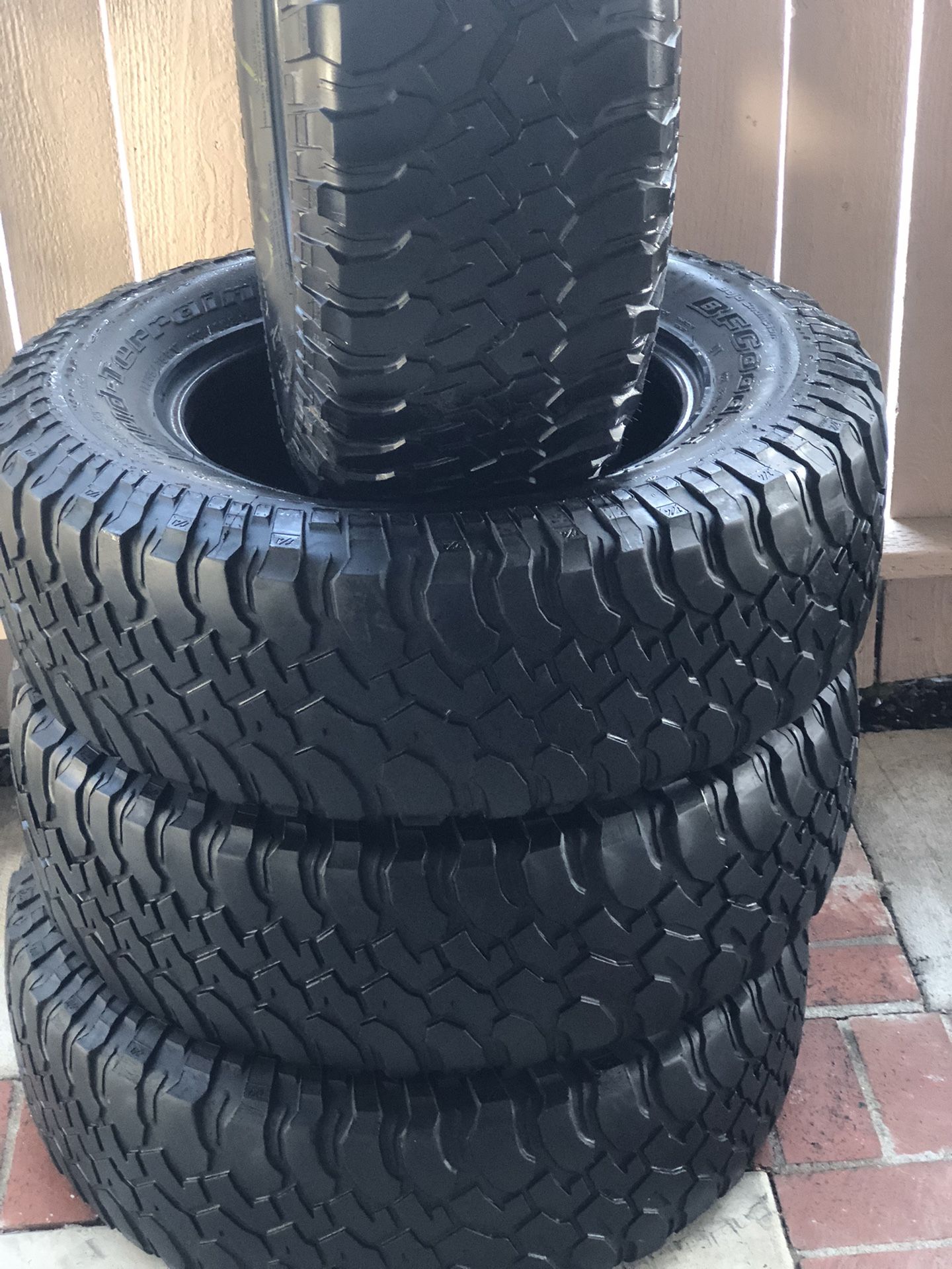 4 Yantas 255 75 R17 Tienen 80% Devida Por $250 for Sale in Wilmington ...