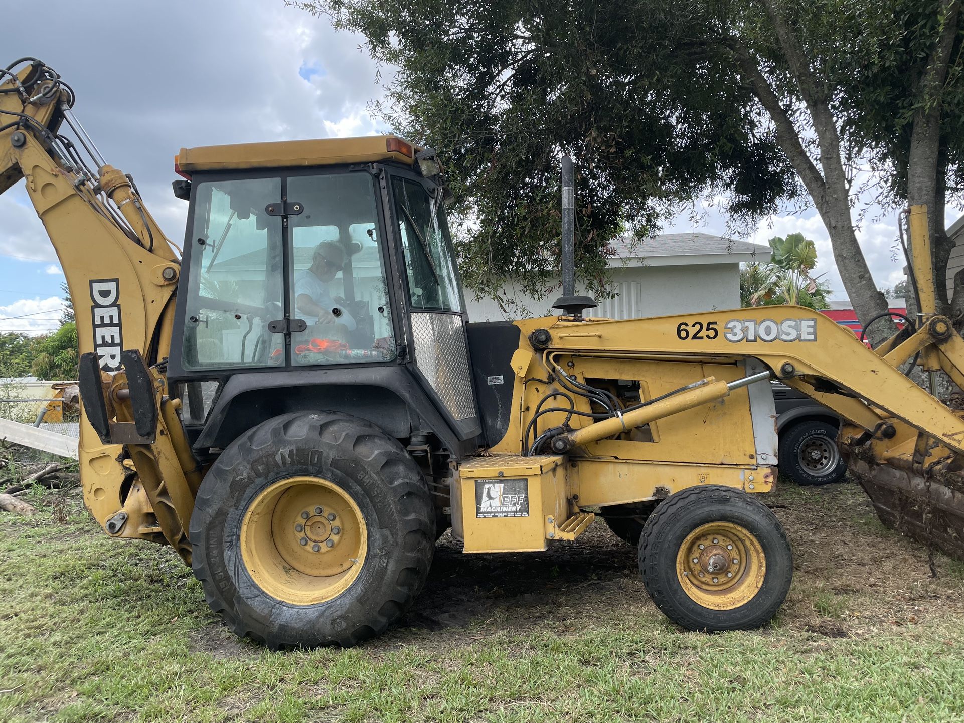 1997 John Deere Backhoe Loader for Sale in Hialeah, FL - OfferUp