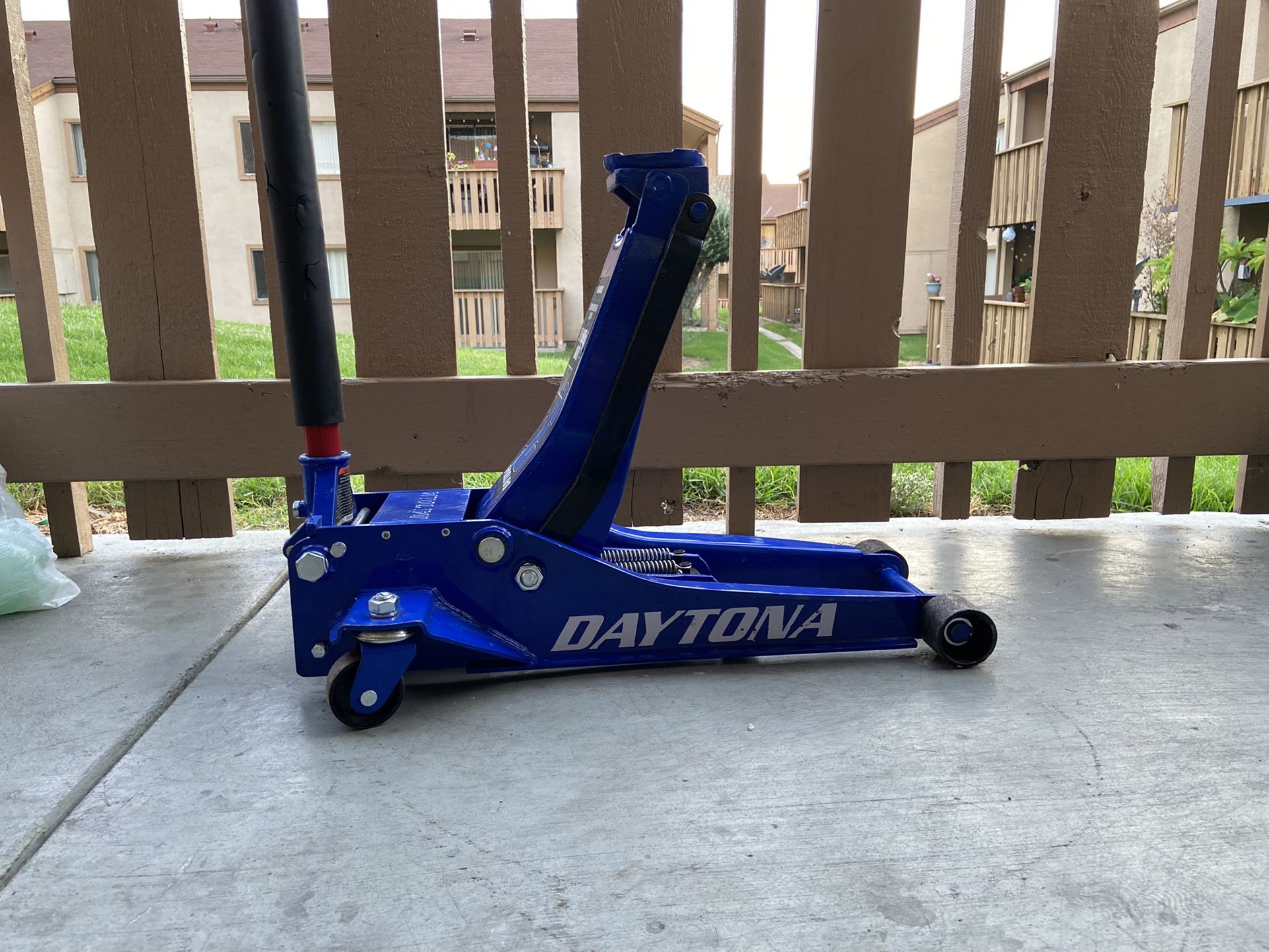 Daytona 3 Ton Low Profile Floor Jack for Sale in West Covina, CA - OfferUp