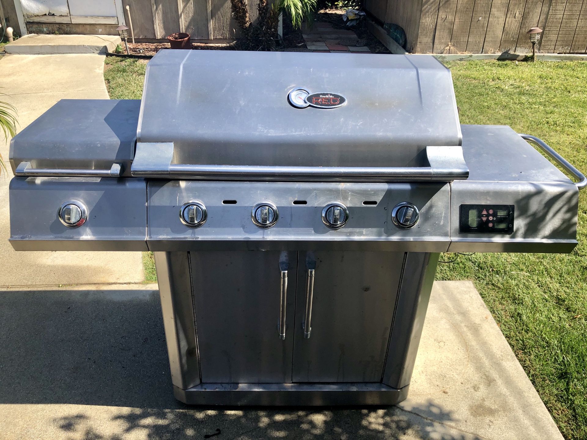 Char-Broil RED Infrared 5 burner Barbecue Grill for Sale in Montclair ...