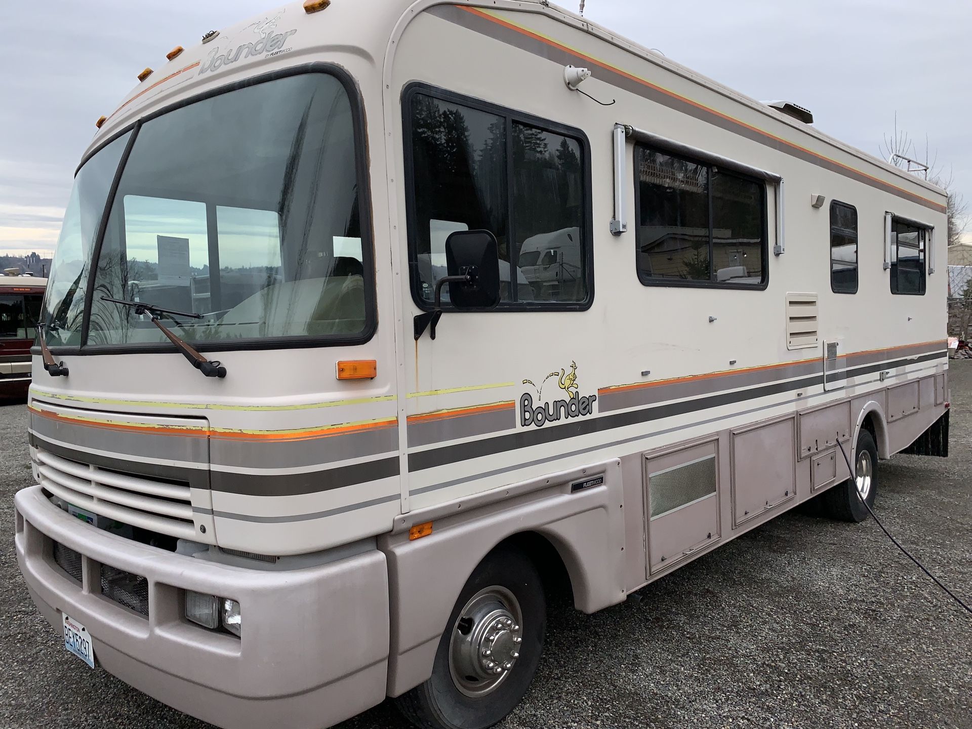 1992 Fleetwood Bounder 28ft Class A Motorhome Super Clean for Sale in ...