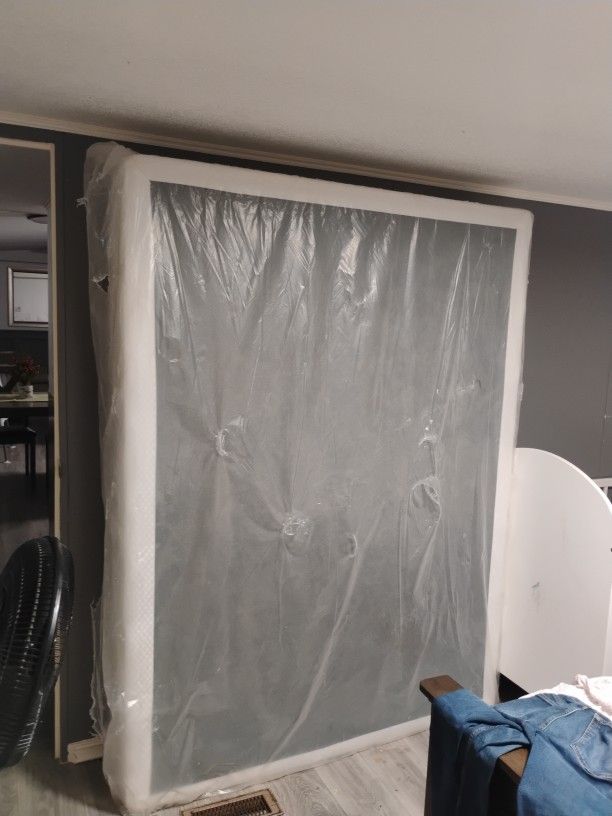 Matress Box Spring (Queen) for Sale in Houston, TX - OfferUp