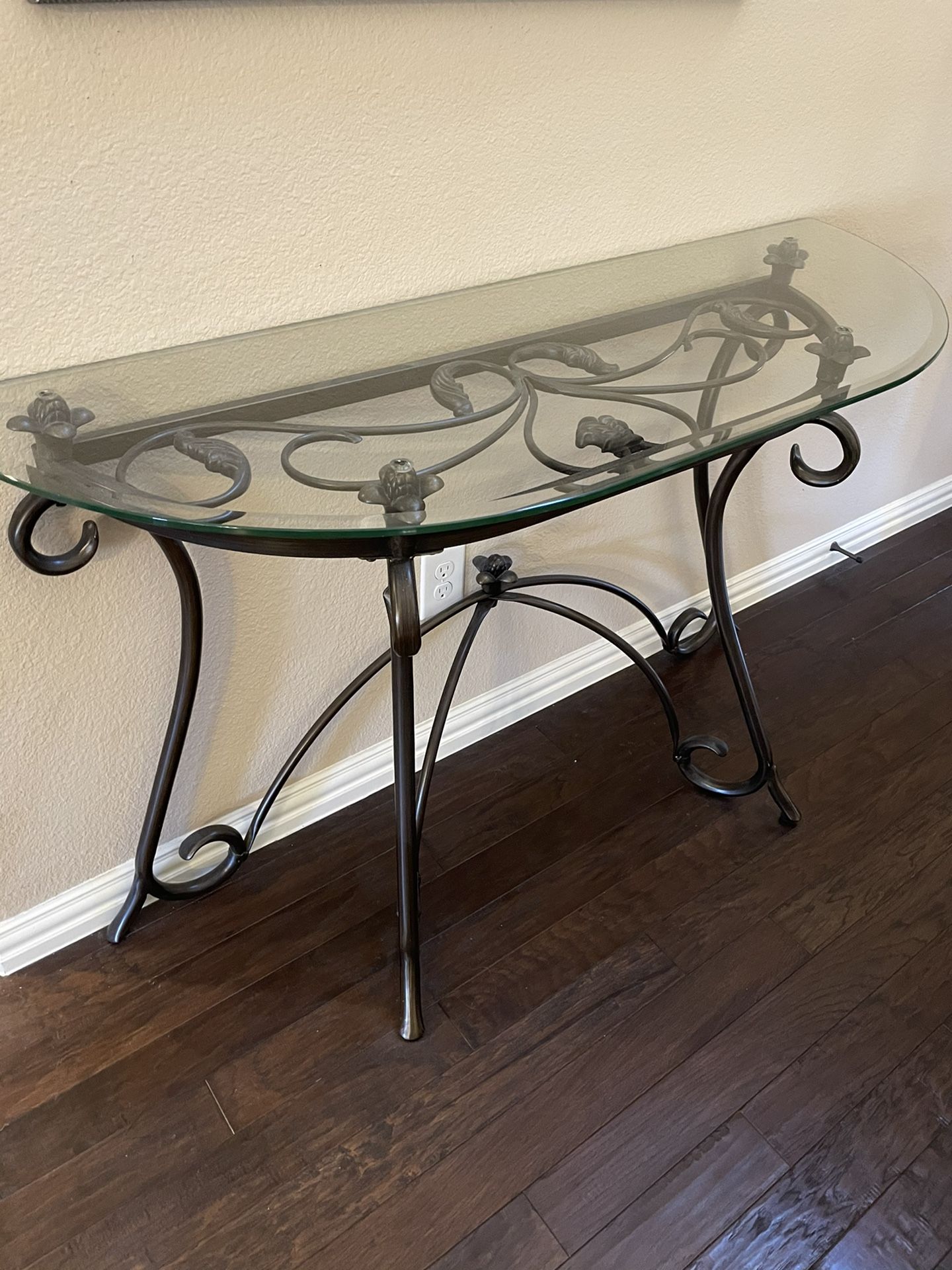 Haverty’s Glass Entry Table for Sale in Roanoke, TX - OfferUp