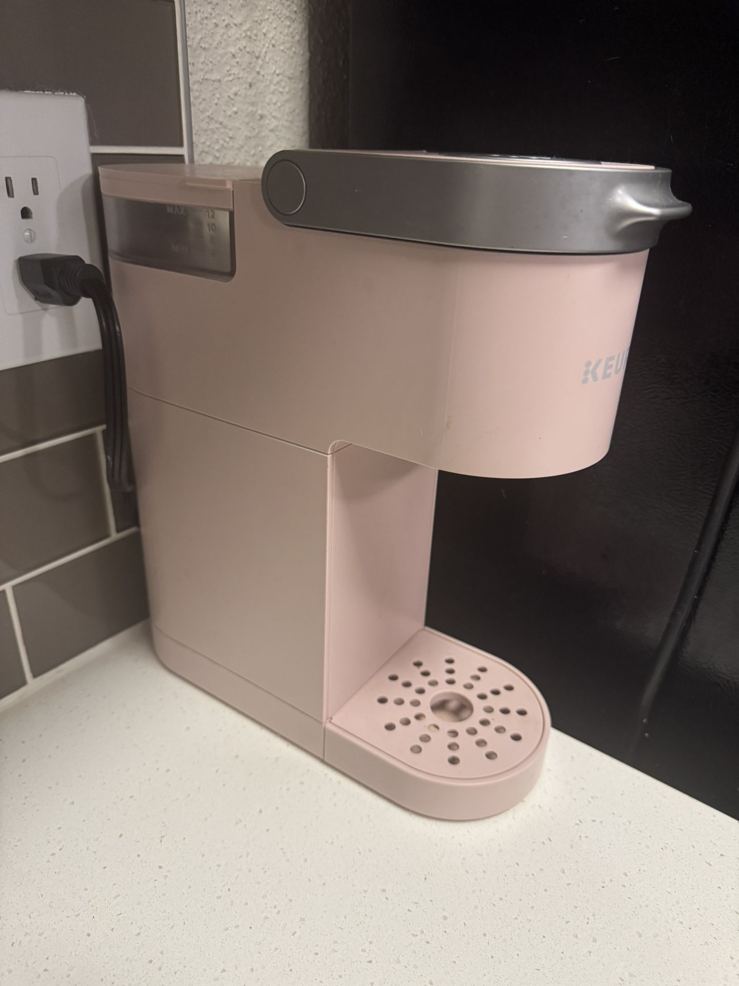 Pink Keurig for Sale in Houston, TX - OfferUp