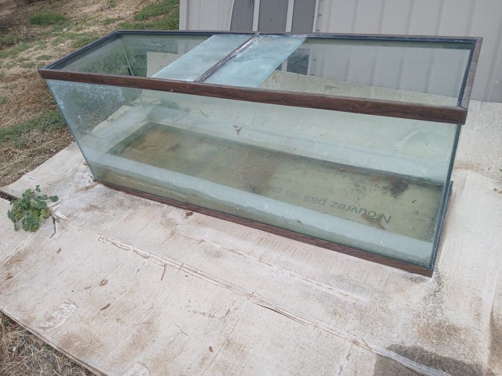 Very Large Fish Tank for Sale in Riverside County, CA - OfferUp