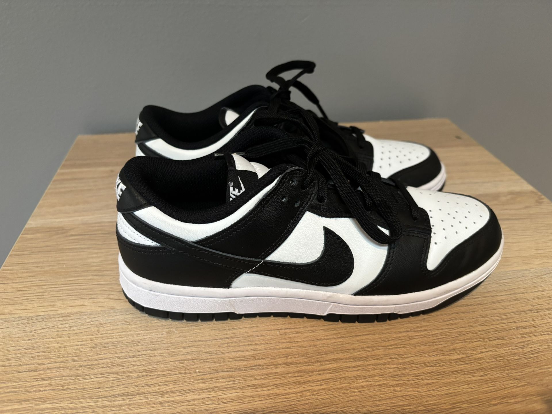 Nike Dunks Low, Women’s Size 7 for Sale in Milton, WA - OfferUp