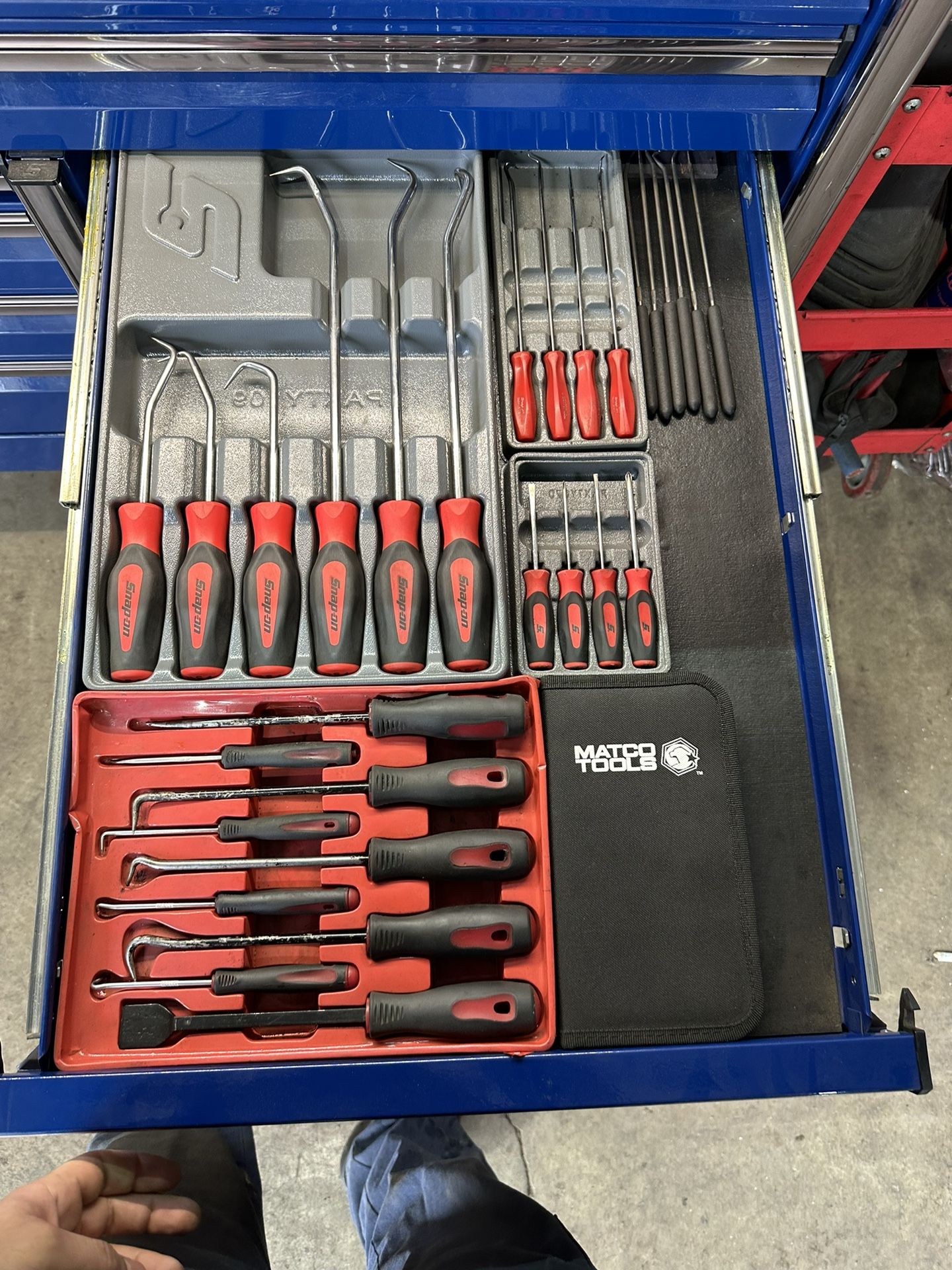 Snap On Tool Box With Hutch And Locker Plus Tools for Sale in Orland ...