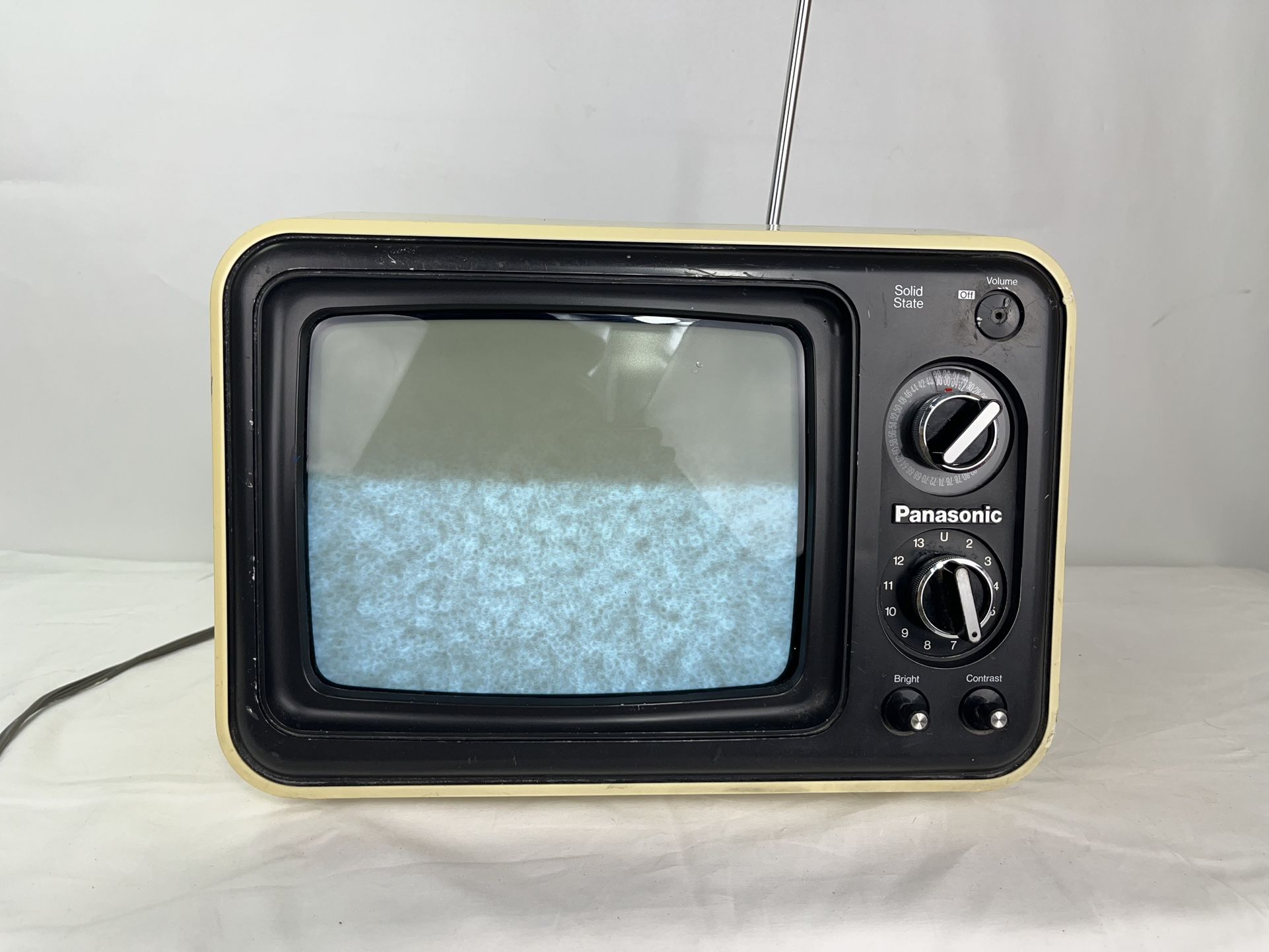 Vintage 1977 Working Panasonic Solid State Television TV TR - 749 B&W ...
