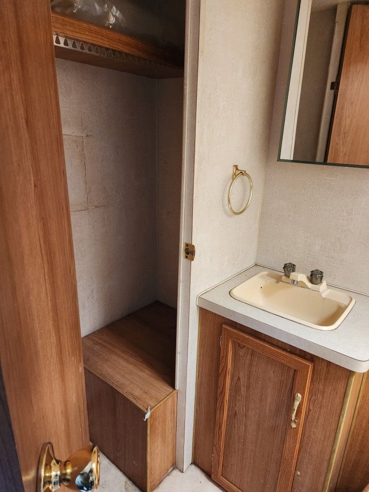 2000 Coachman Travel Trailer $6,800 for Sale in Guadalupe, AZ - OfferUp