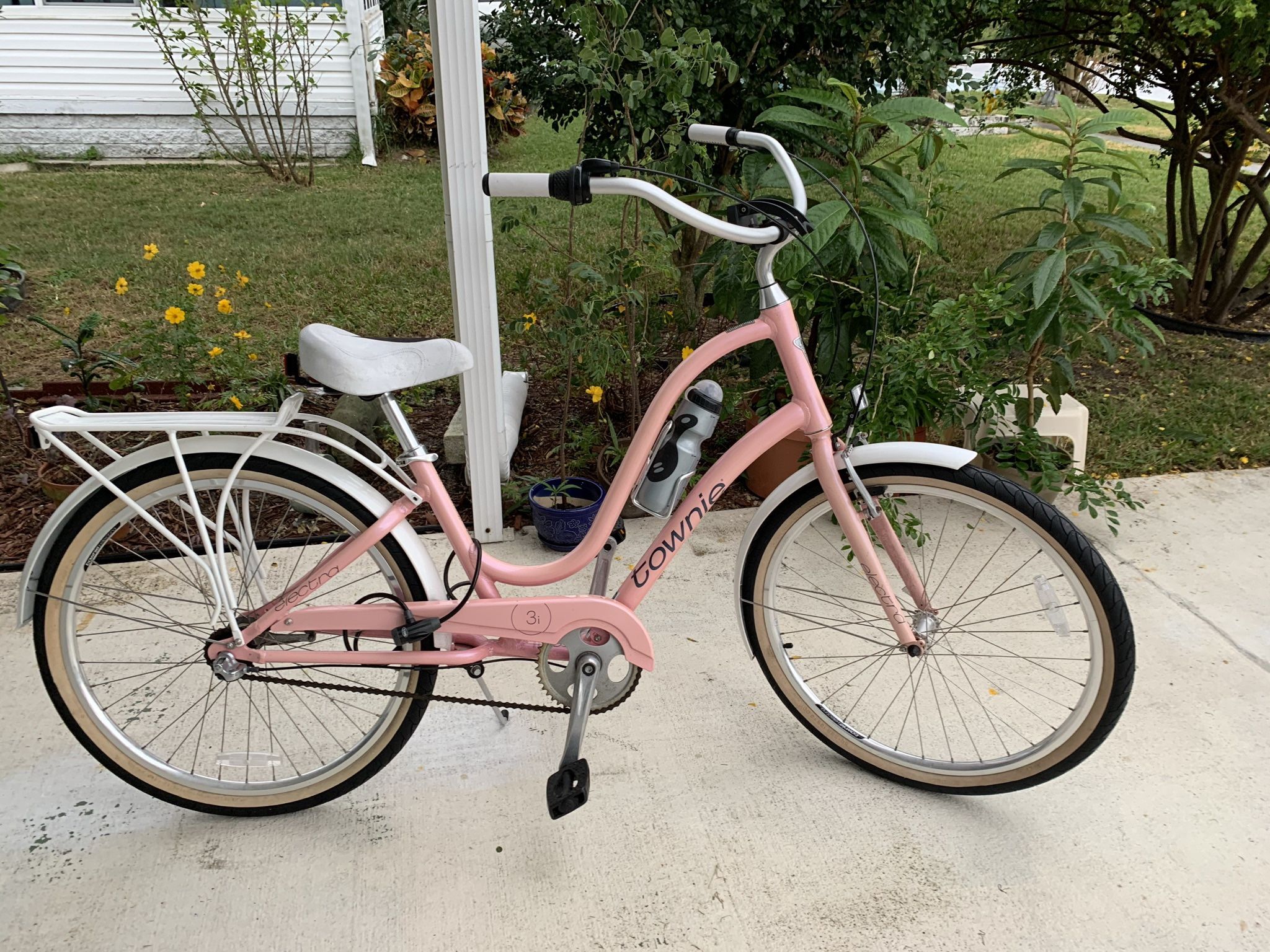 TOWNIE ELECTRA WOMANS STEP THRU BICYCLE!! for Sale in Pt Orange, FL ...