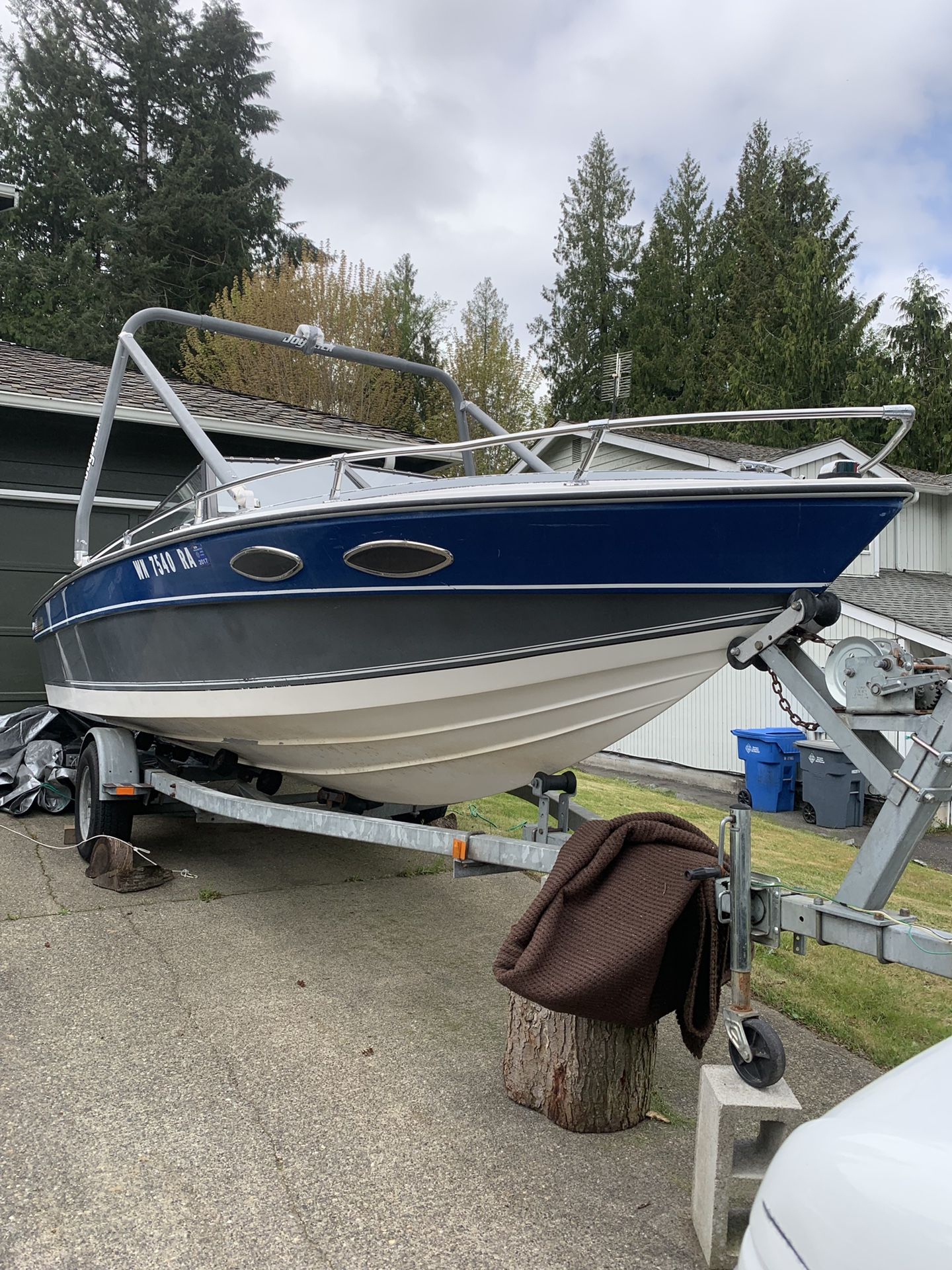 Freedom fiber form 19ft boat v8 mercruiser for Sale in Puyallup, WA ...